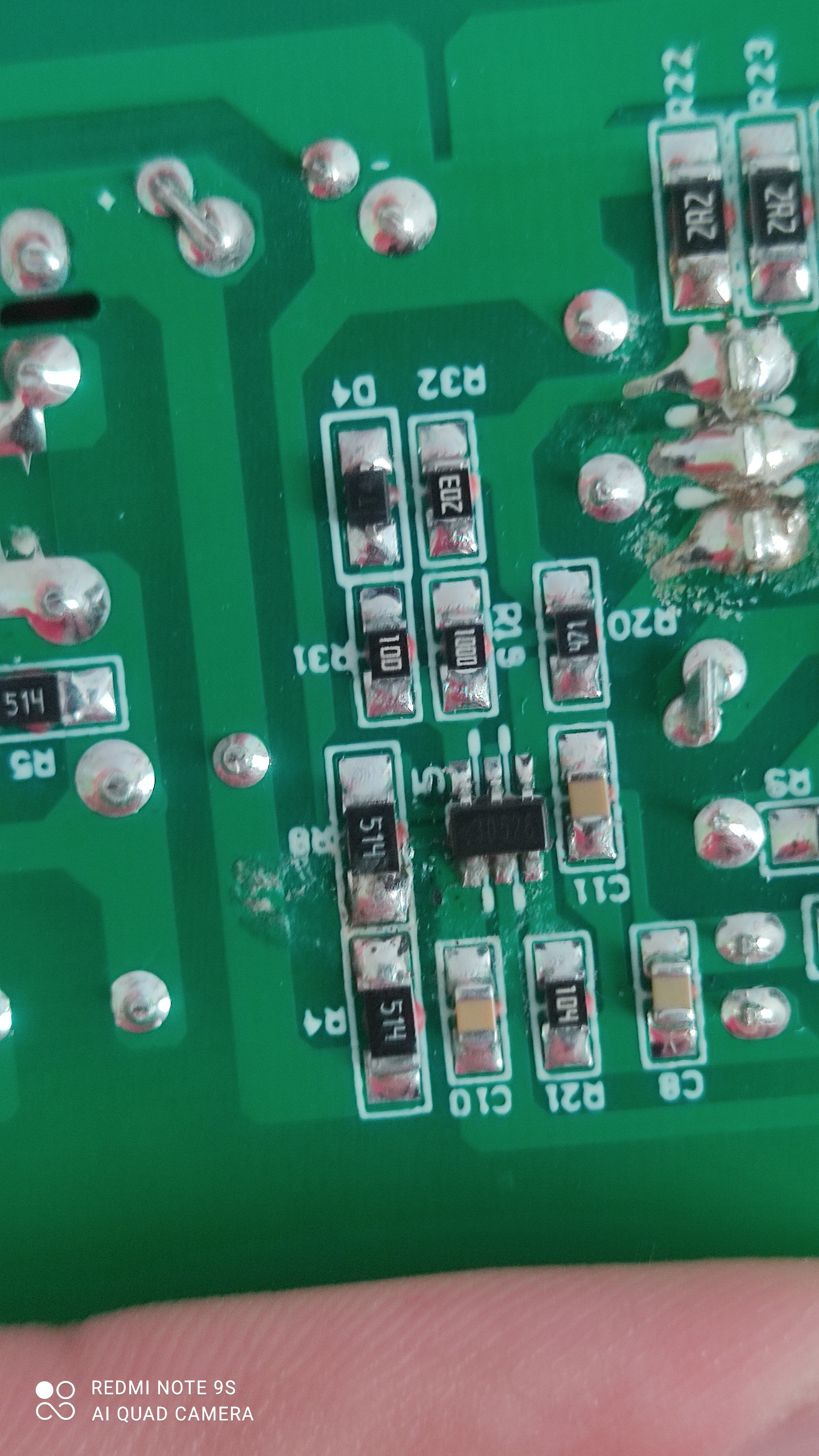 Identyfikacja układu SMD 6 pin 30526 w lampie LED Magneti Marelli ...