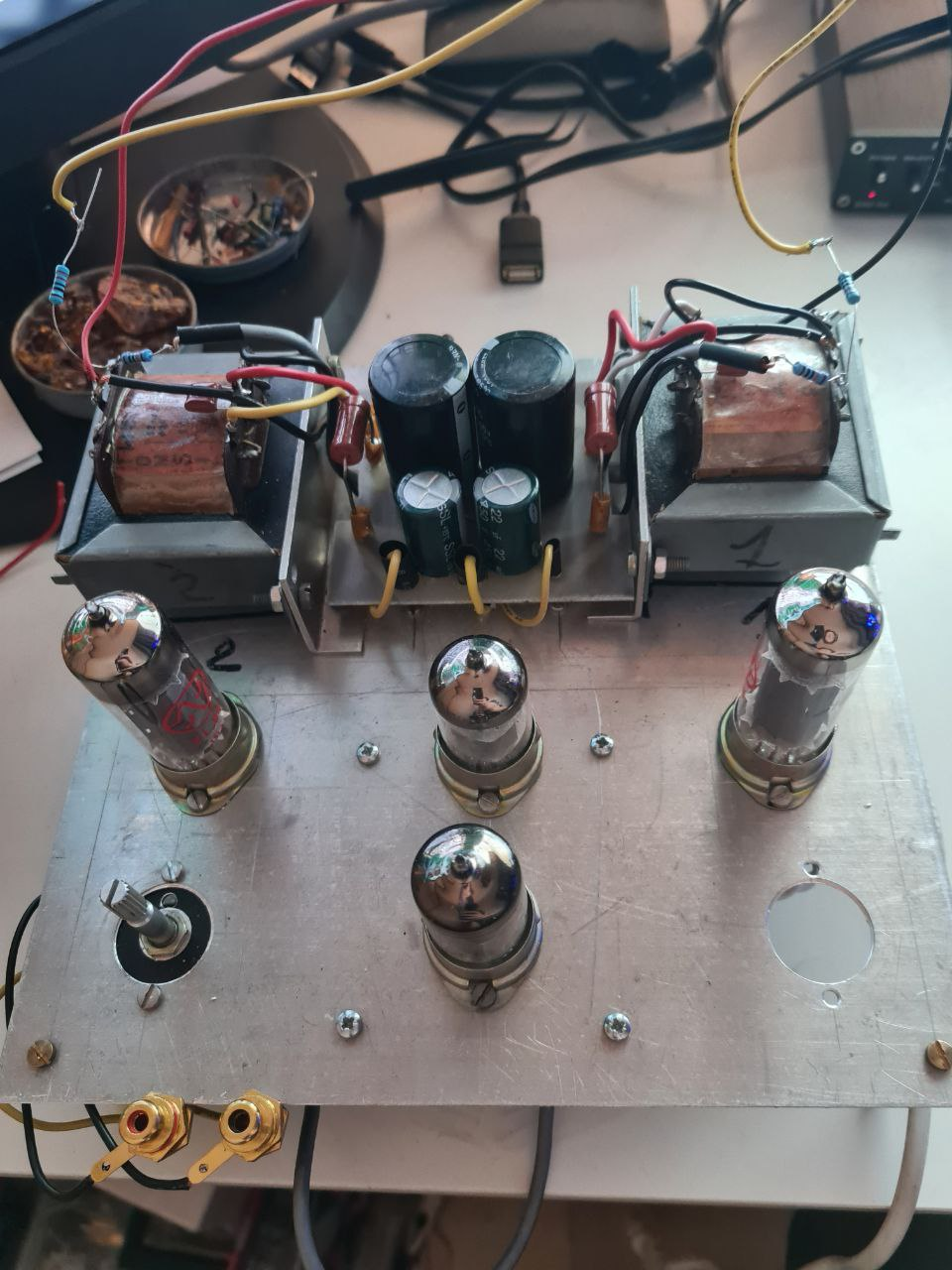 Wzmacniacz lampowy EL84 SE - Nieprzyjemny static w tle