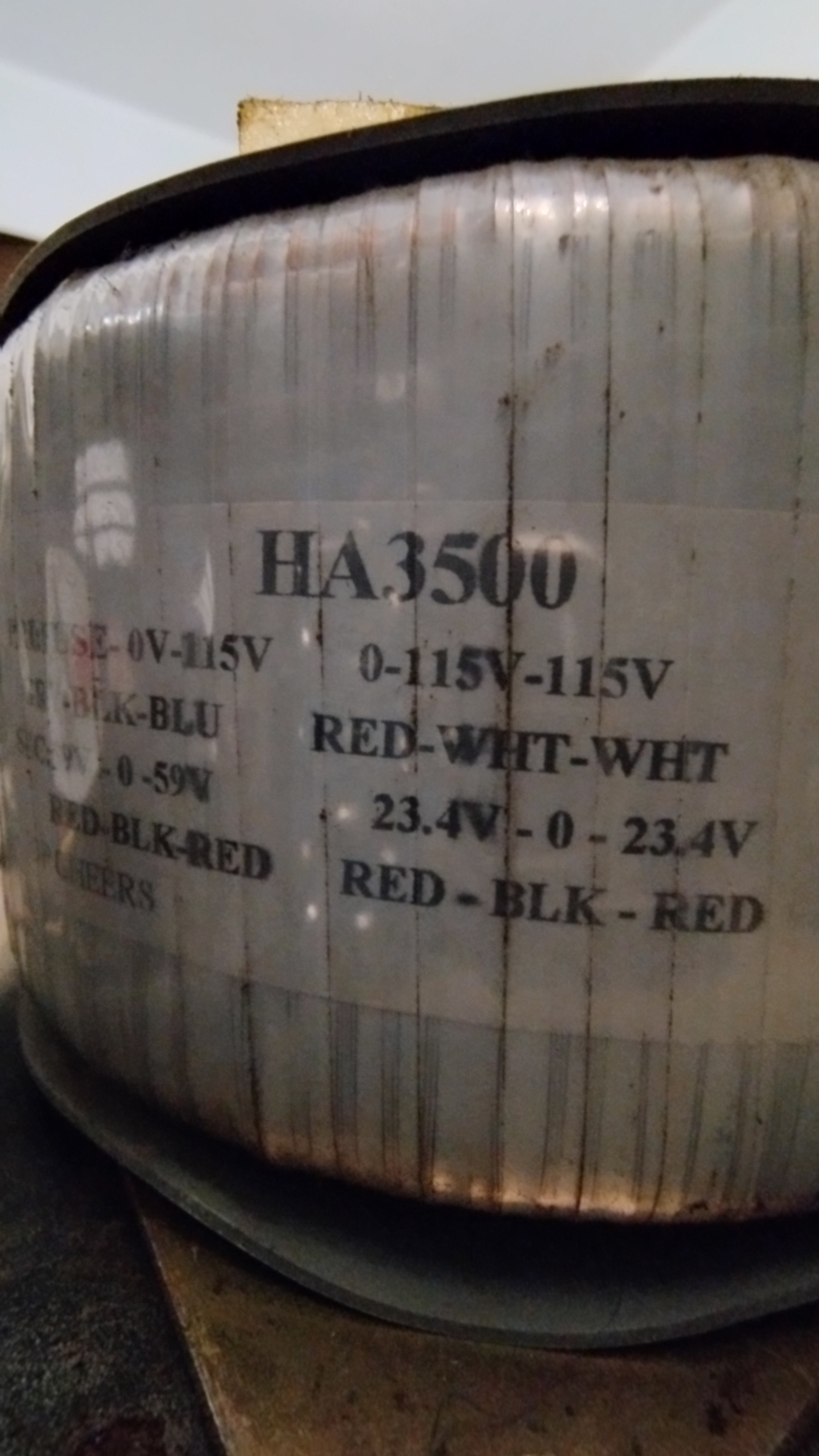 Wzmacniacz Hartke HA 3500 - wyłącza się po kilku minutach, mimo wymiany ...