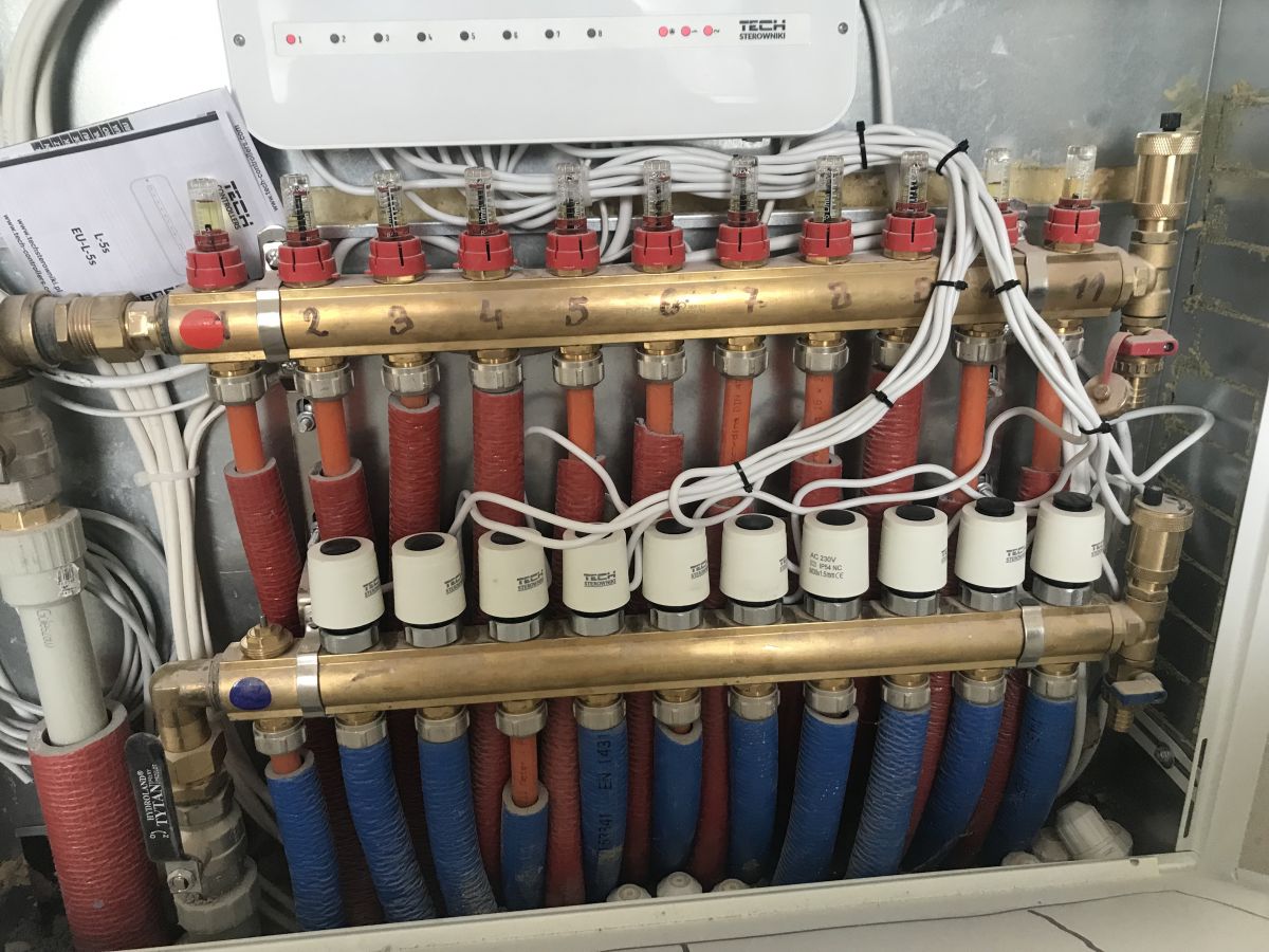 Jak założyć rotametry do rozdzielacza ogrzewania podłogowego?