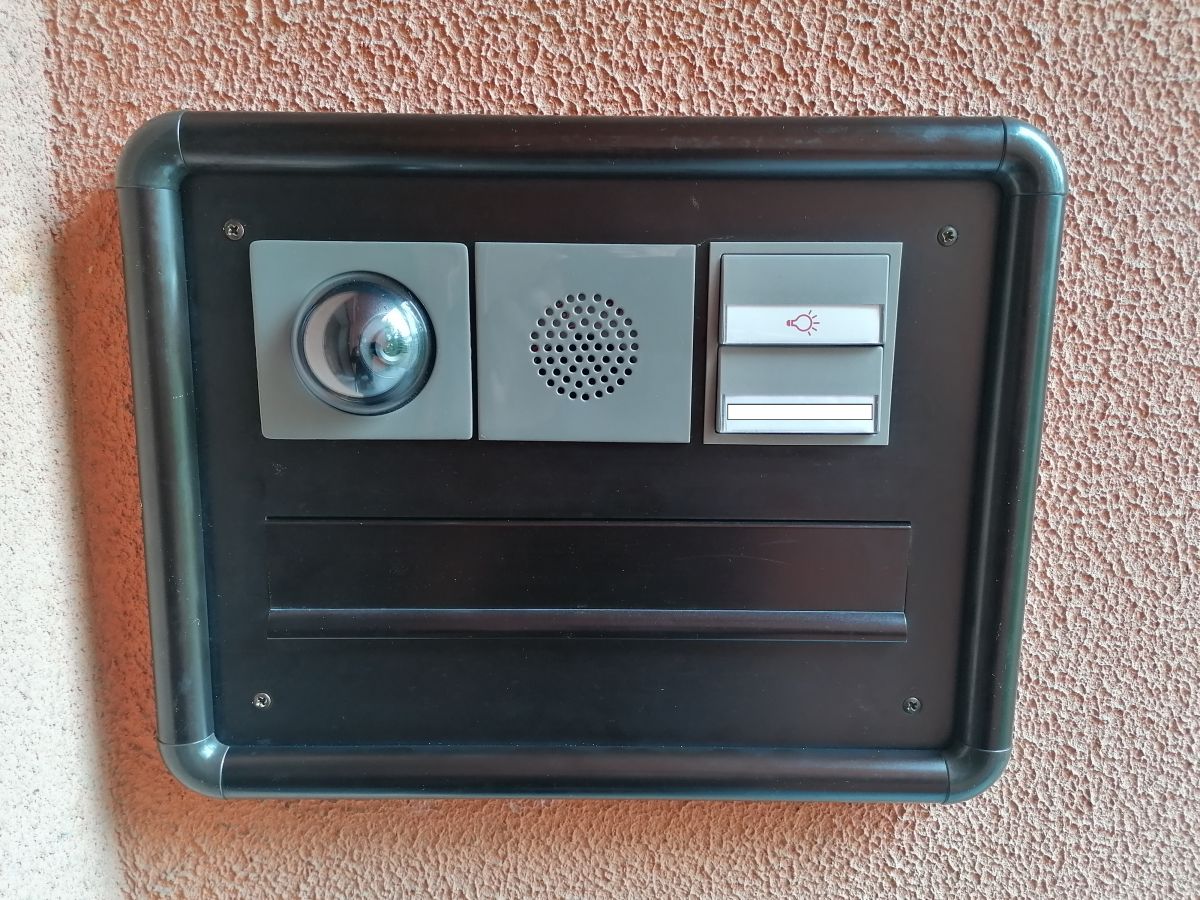 [Rozwiązano] Aplikacja na smartfon do odbioru domofonu z kamerką IP ...