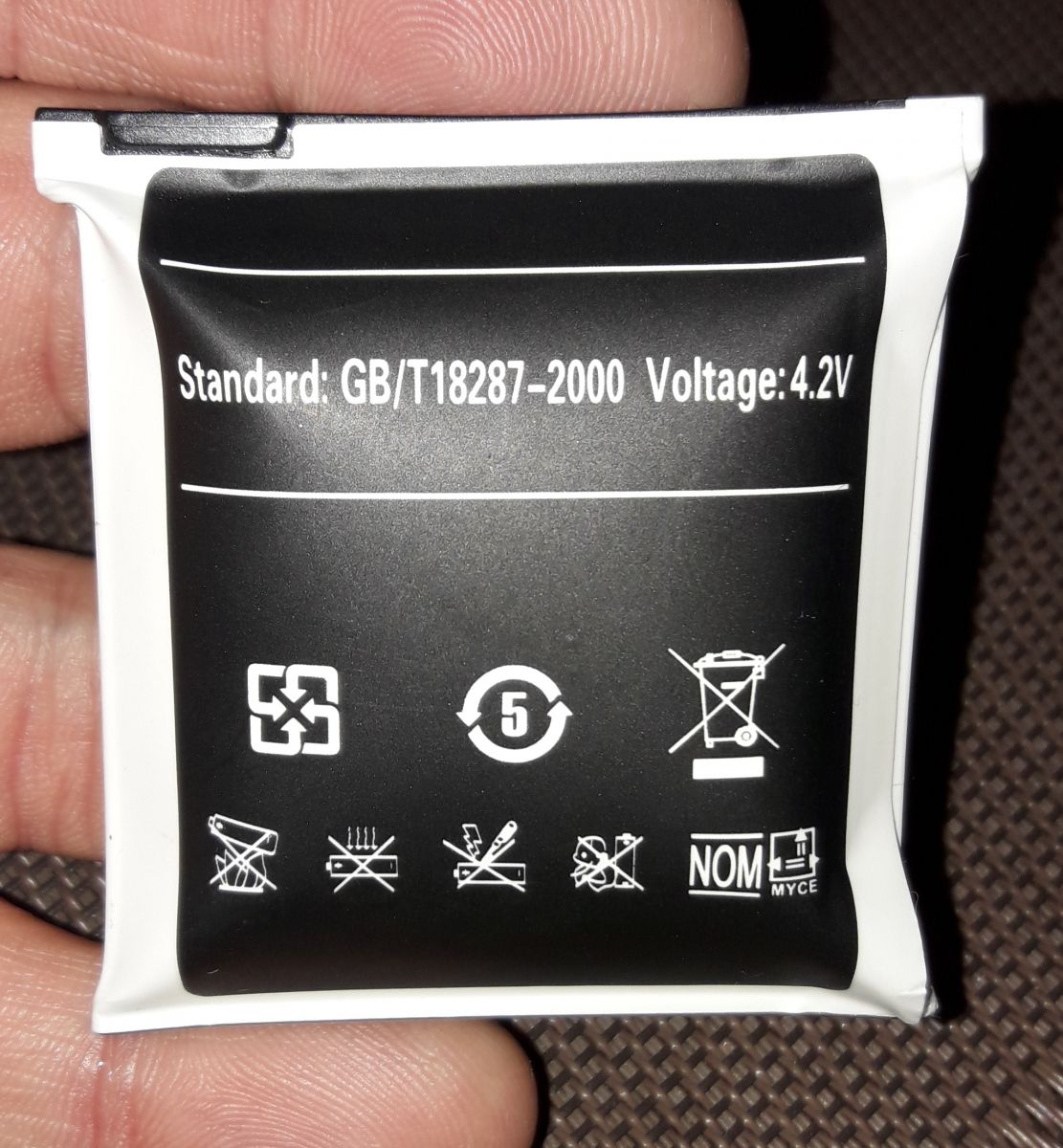 Poszukiwany model baterii TELEFUNKEN GB/T18287-2000 4,2V o wymiarach 5,4x5,2x0,35cm