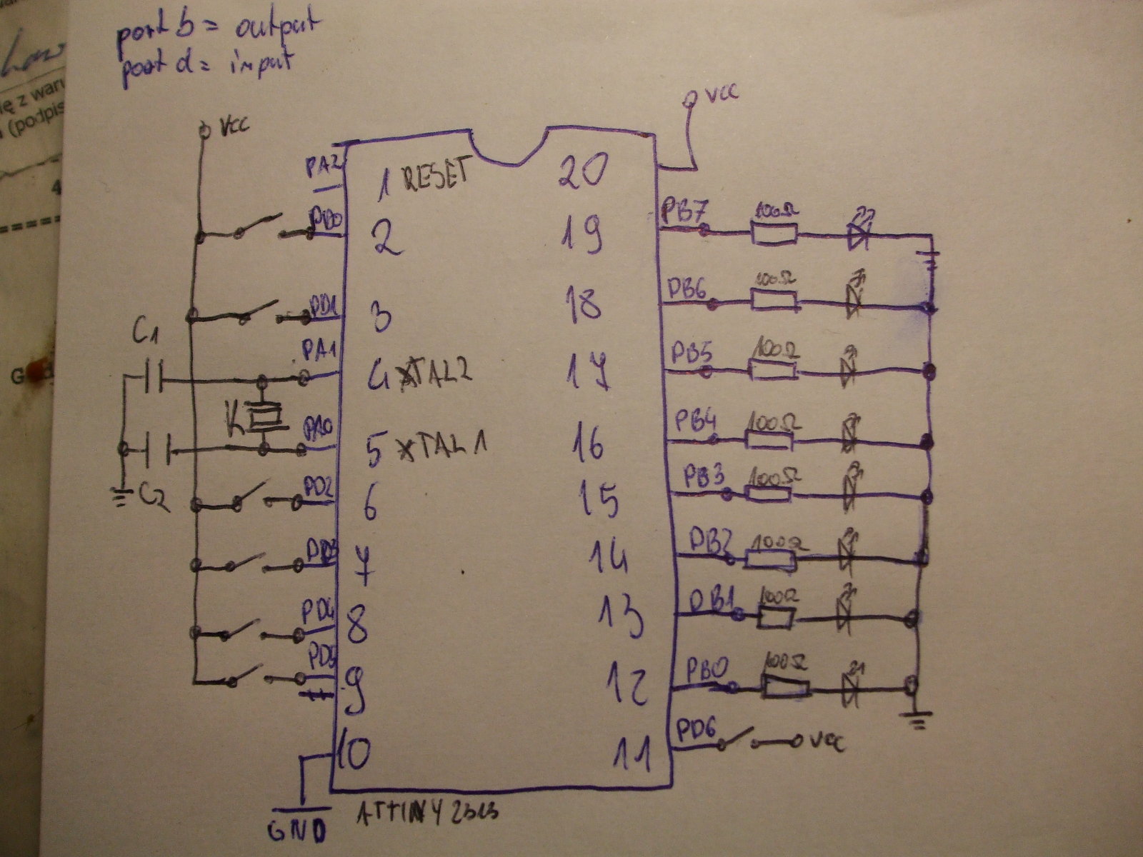 Jak dobrać kwarc i kondensatory do XTAL1 i XTAL2 w ATtiny2313?
