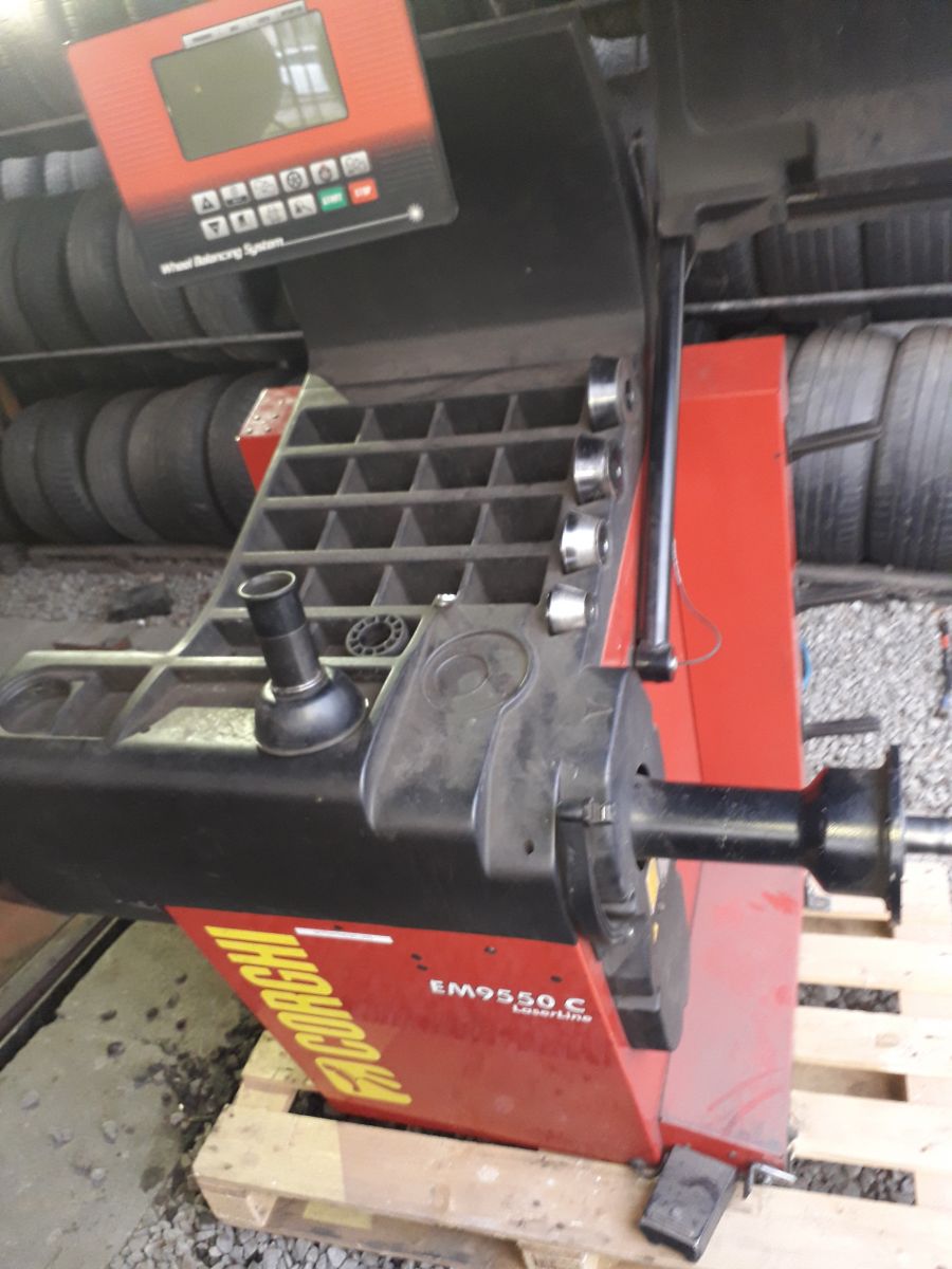 Czy uda się i jak naprawić wyważarkę do kół samochodowych Corghi EM 9550C?