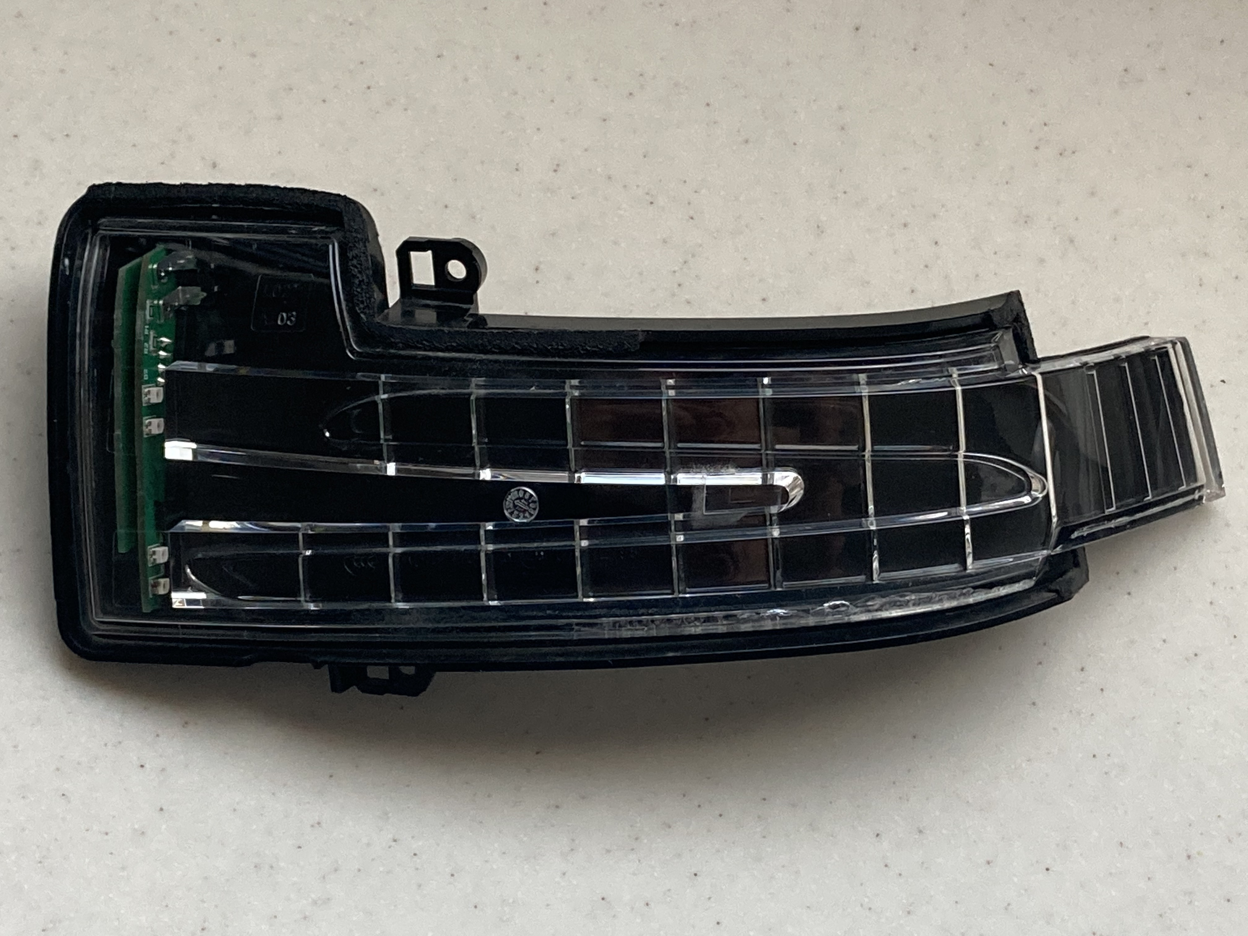 Wymiana diody LED SMD kierunkowskazu Mercedes A1668200121