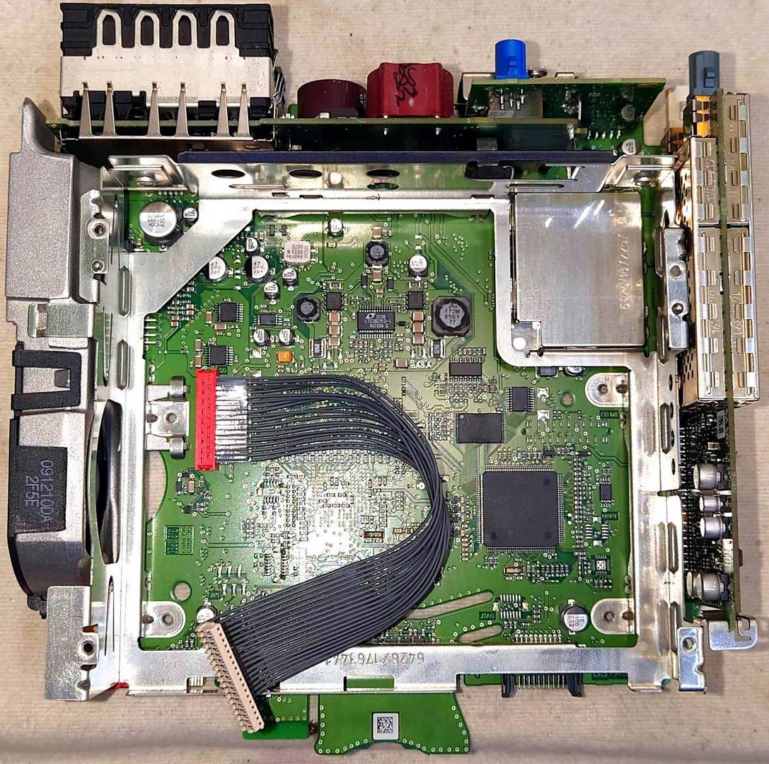 [Rozwiązano] Harman Becker BE 6426 EC 121 - Uruchamia się po czasie
