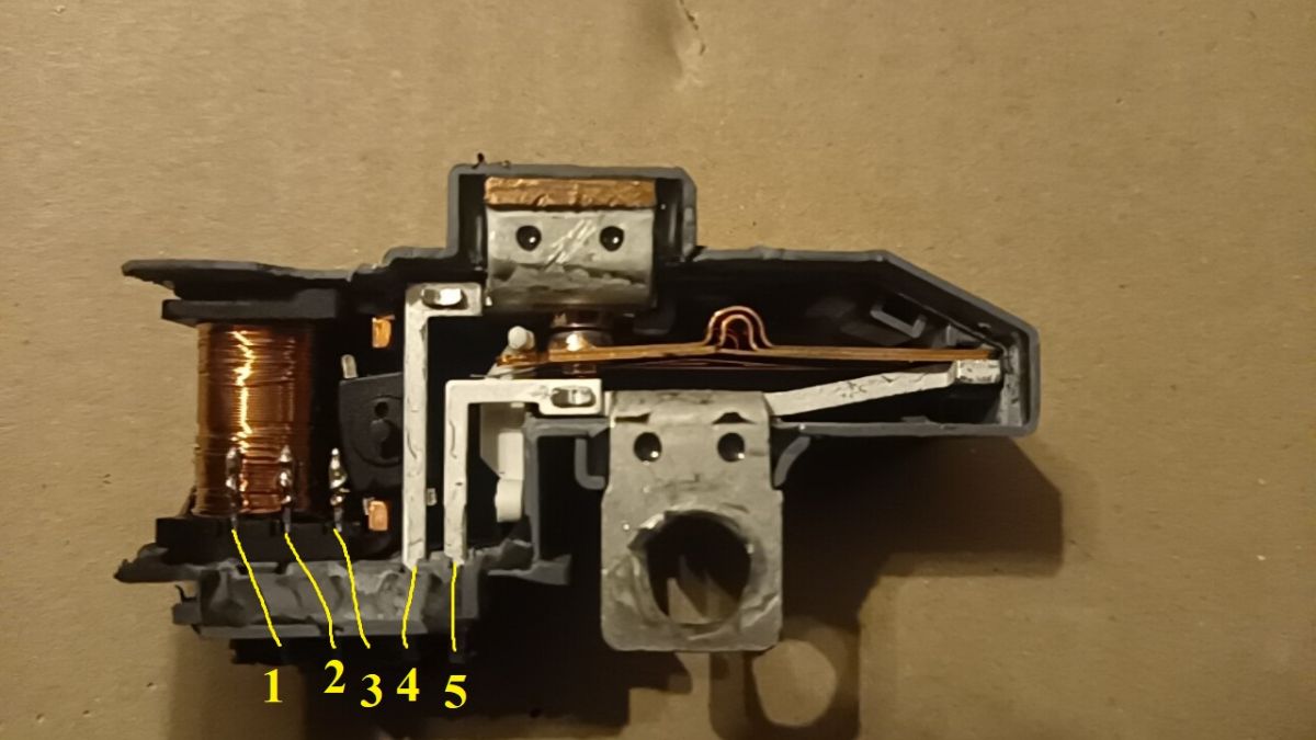 [Rozwiązano] Citroen C4 B7 1.2 HNZ: Szukam schematu wtyczki do modułu ...