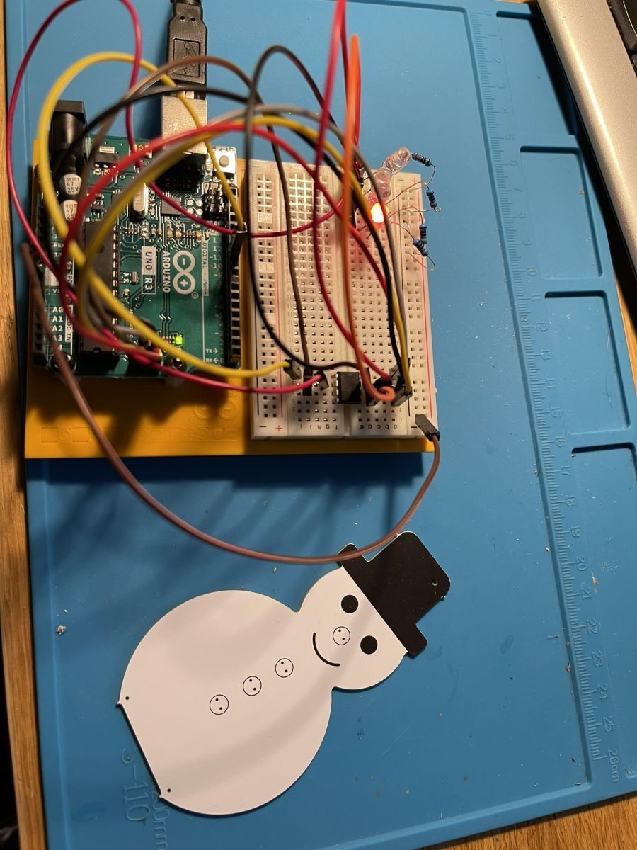 Programowanie Attiny13A z Arduino Uno rev.3 - sterowanie diodami w bałwanku