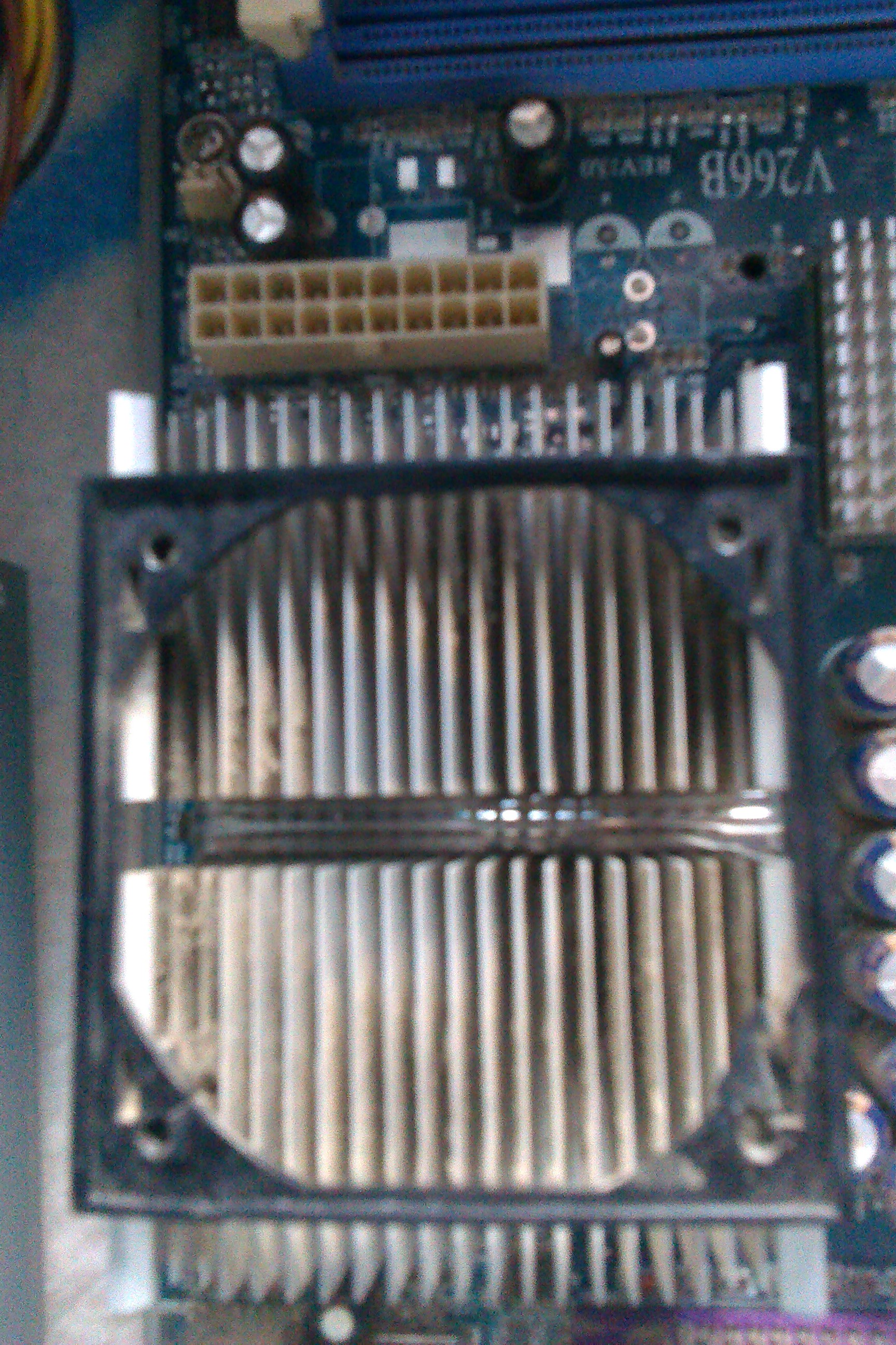 Jak bezpiecznie zdjąć radiator z procesora do czyszczenia i nałożenia ...
