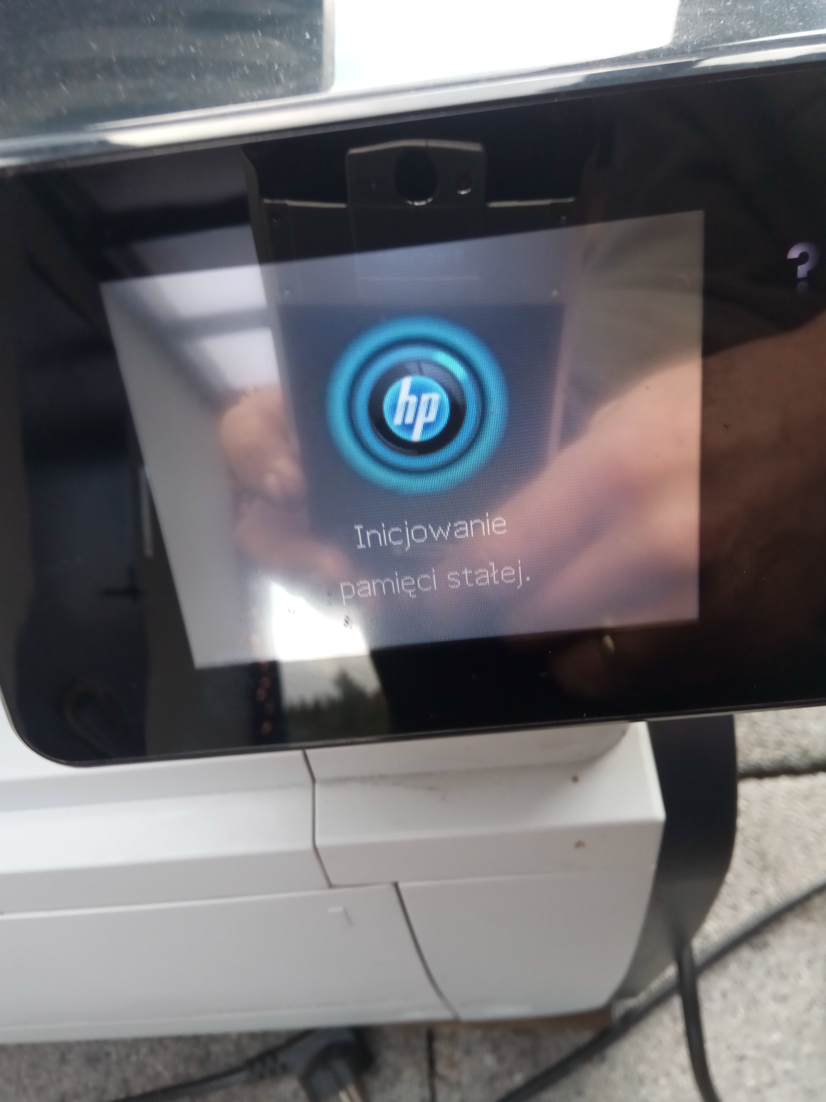 HP M521 nie ładuje menu, LCD ciemny, a na dole w rogu migaja dwa wskaźniki