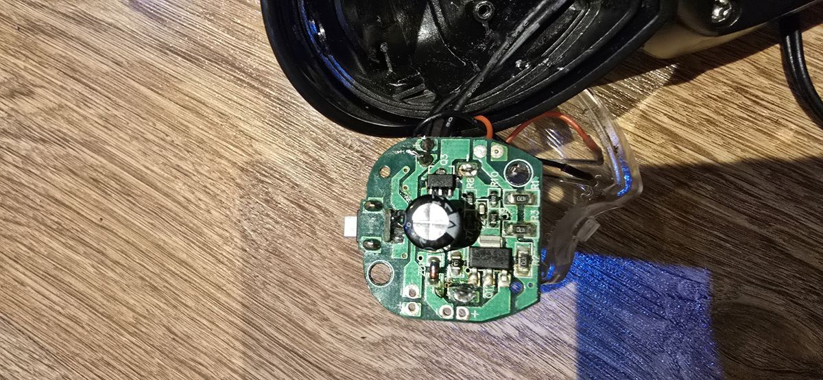 Jaki układ w latarce rowerowej Gazelle Light Vision