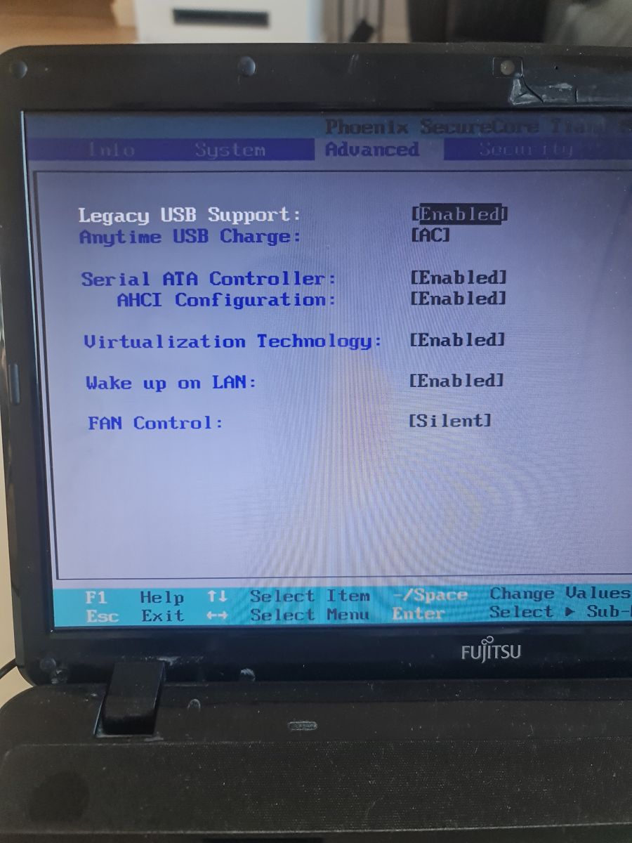 Jak przywrócić dysk do opcji boot w BIOS na laptopie Fujitsu?