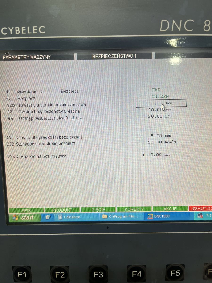 Jakie powinny być parametry bezpieczeństwa? Krawędziarka CYBELEC DNC 880S.