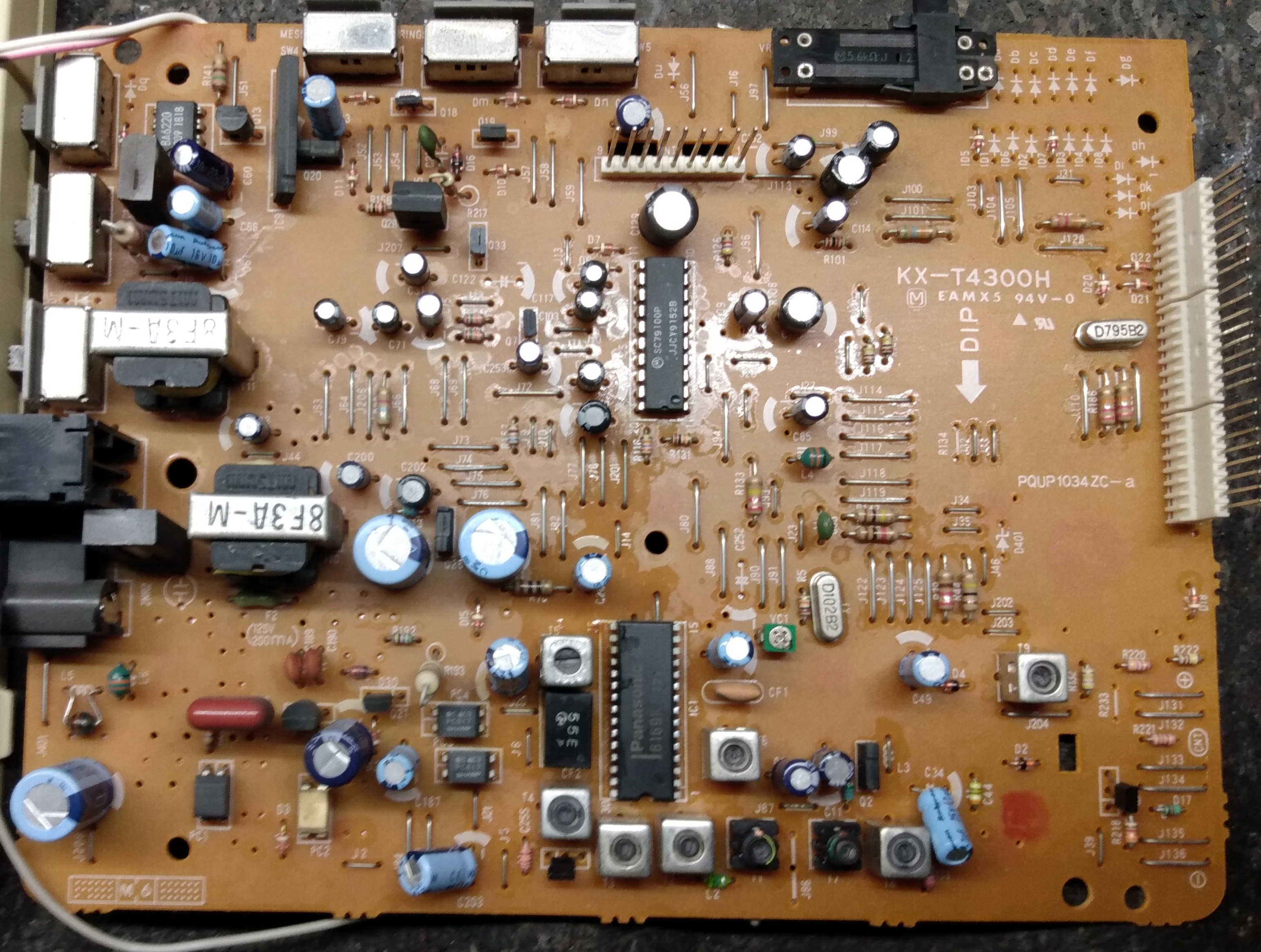 Stacjonarny telefon bezprzewodowy Panasonic KX-T4300H, zaglądamy do środka