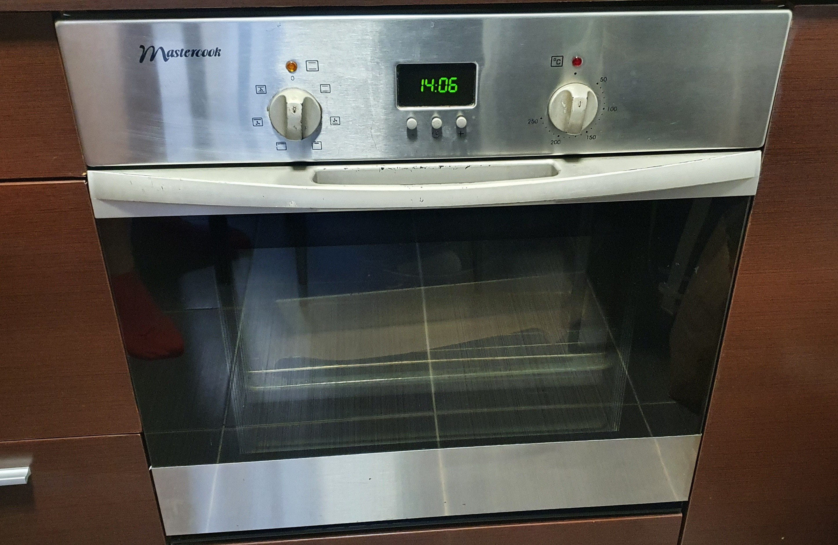 Mastercook M5EX 6OI43 - smród spalonego plastiku podczas pieczenia
