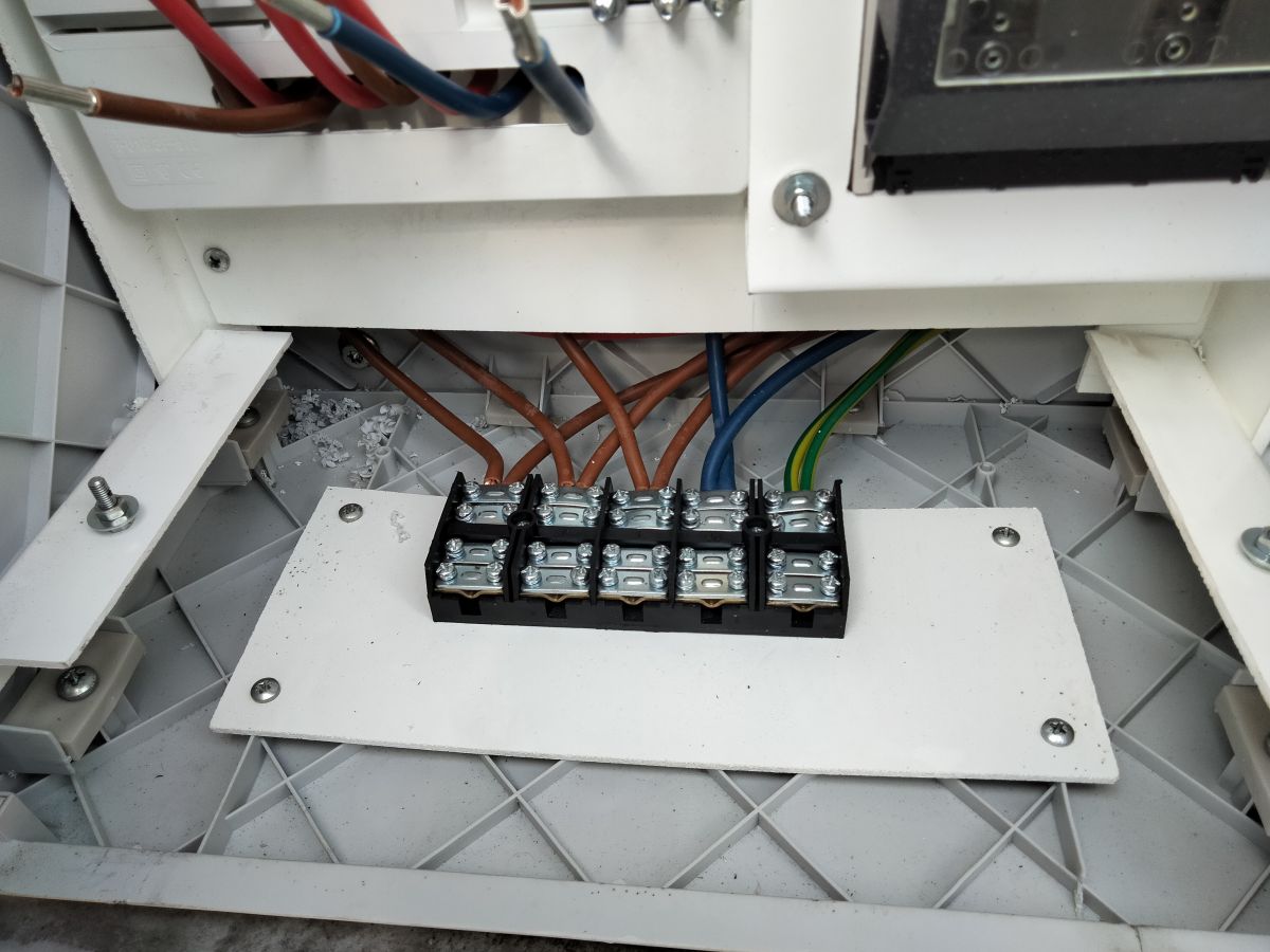 Podłączenie WLZ do rozdzielnicy z 2 licznikami trójfazowymi: Wybór ...