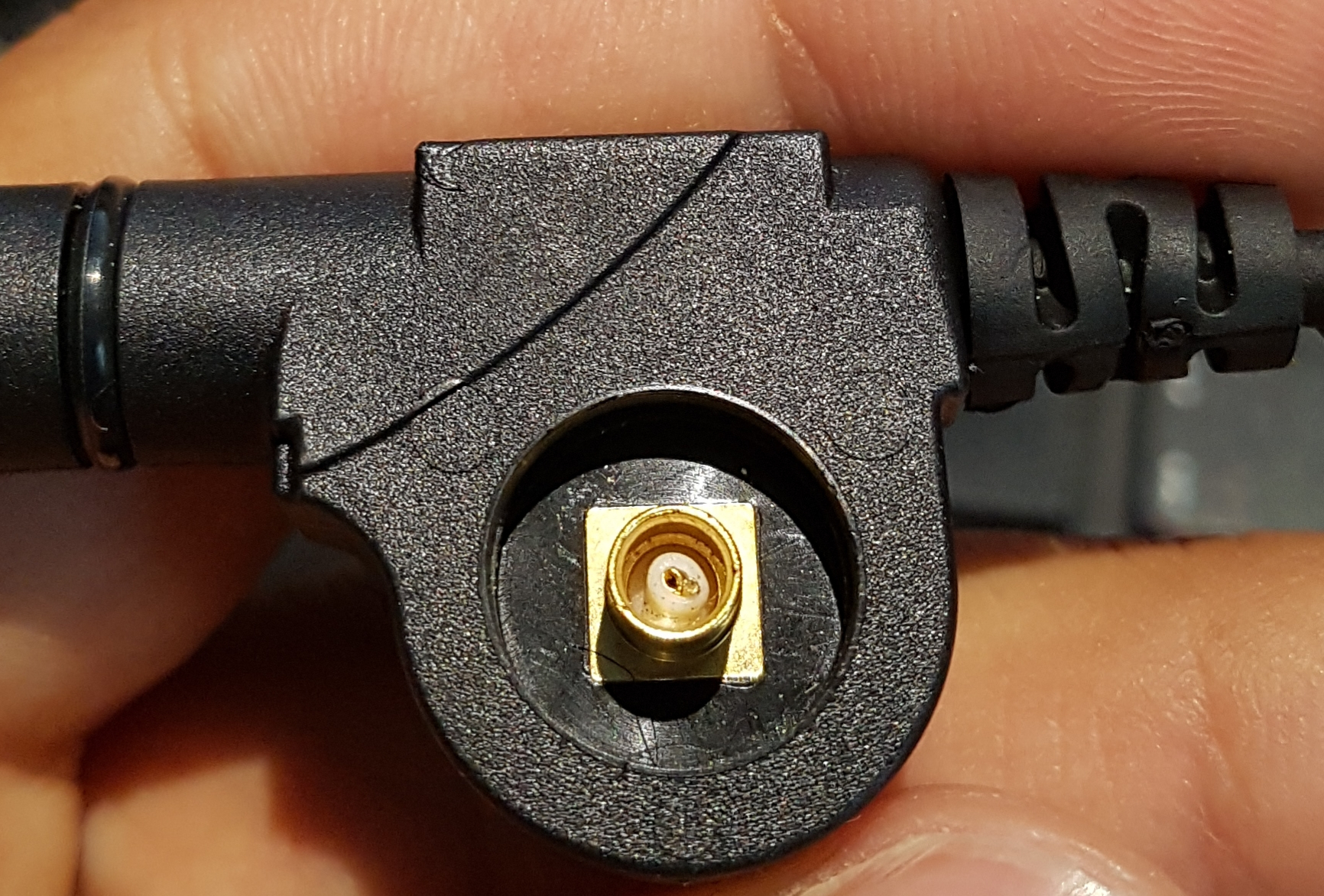 Jak naprawić wyłamany słupek w mikrofonie UFlymike do Bose QC15?