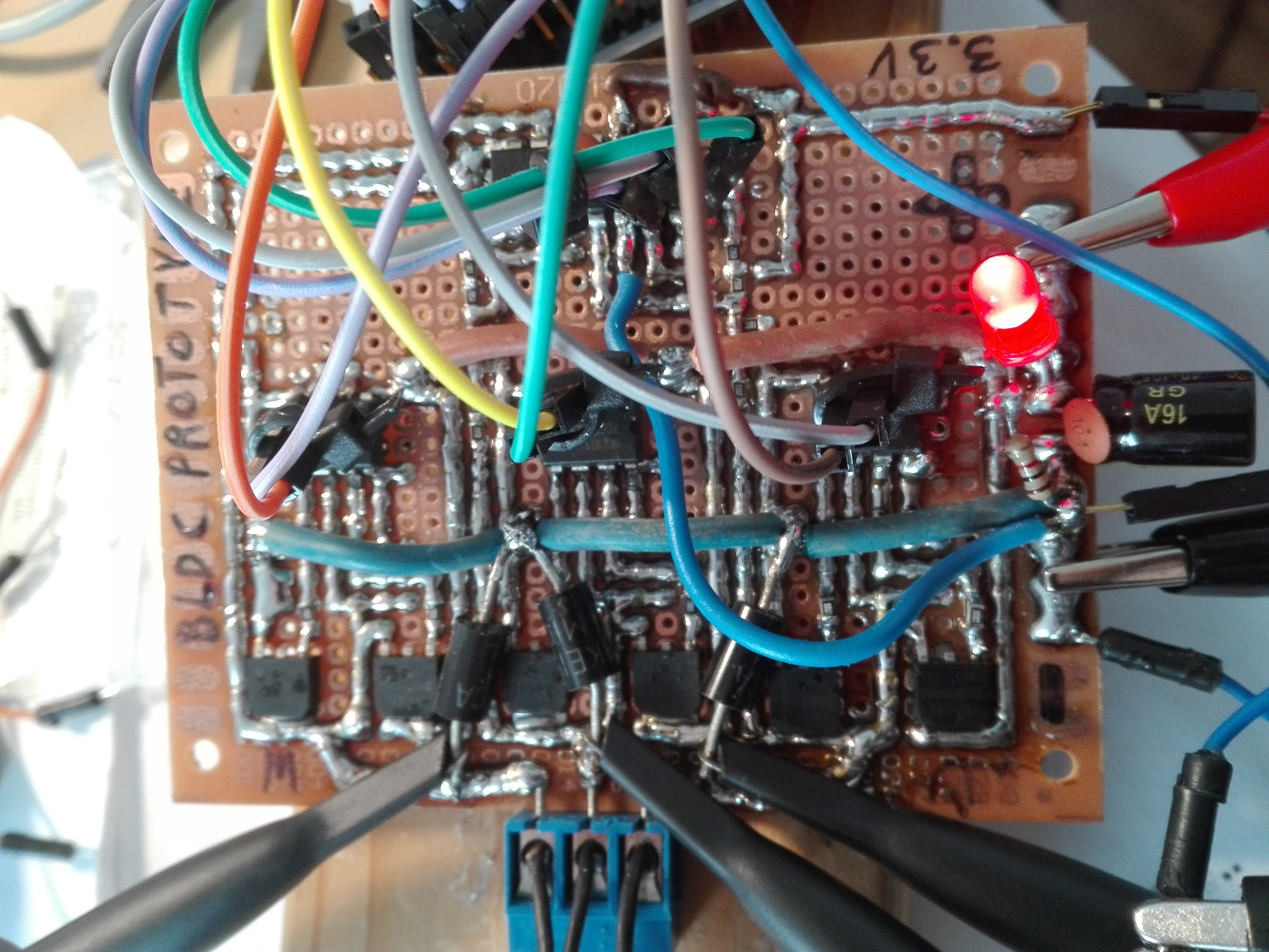 Nieprawidłowe przebiegi na wyjściu drivera IR2101 przy sterowaniu PWM z ...