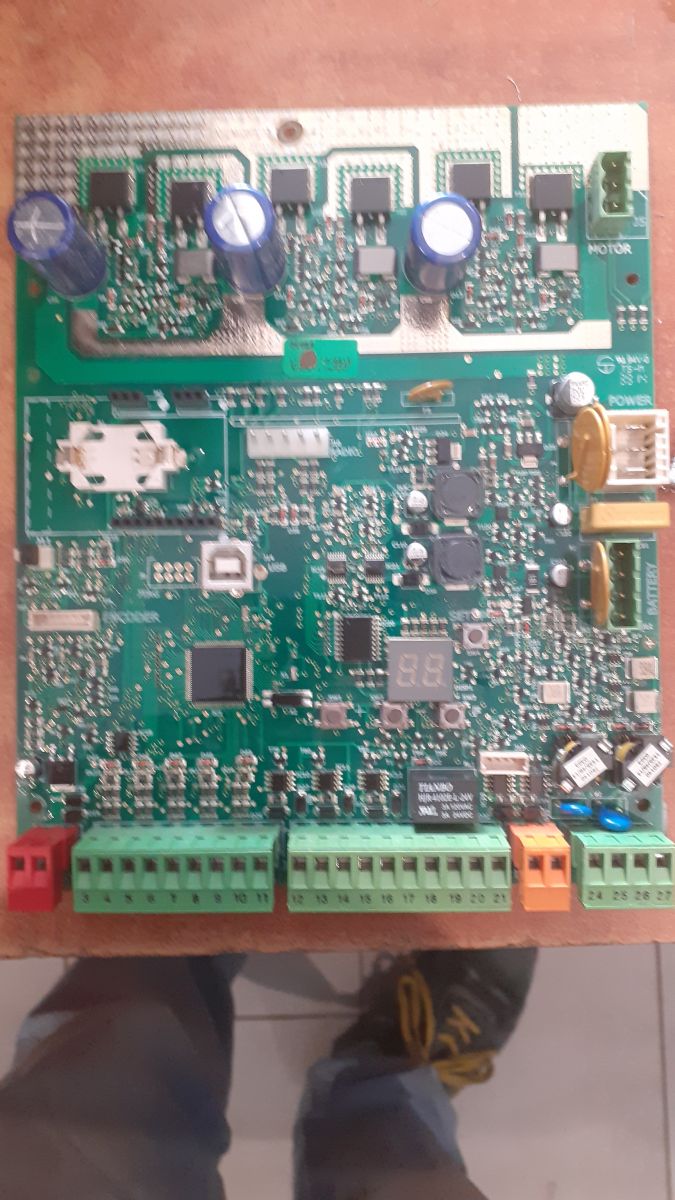 Podłączenie semafora (czerwony / zielony) do szlabanu Faac B680H