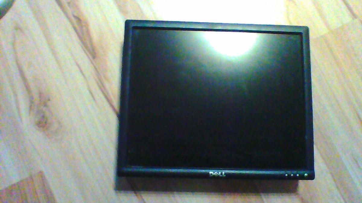 Jak rozłożyć monitor Dell 1703fpt i usunąć wodę między szybką a ...