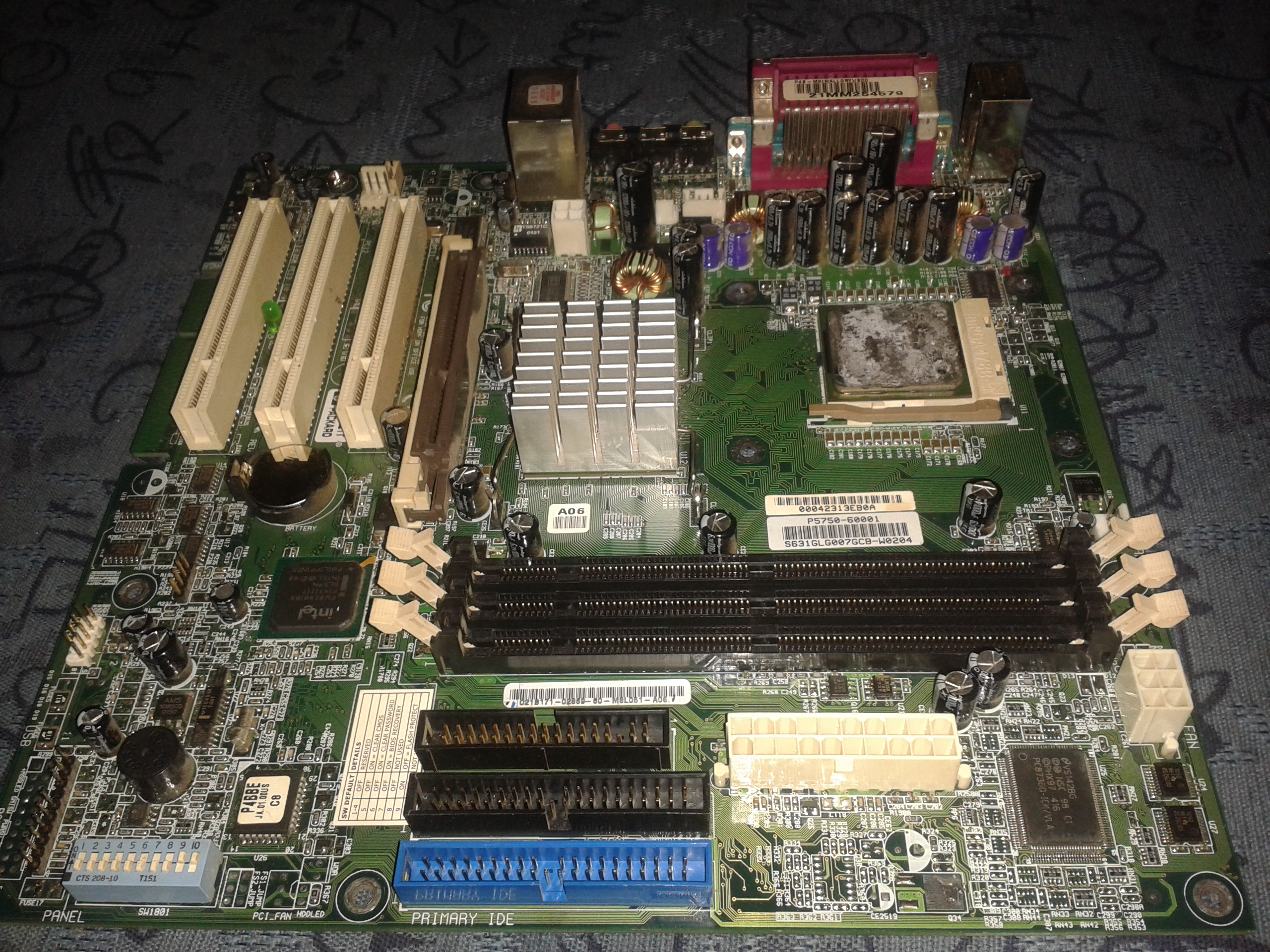 Asus P4B-MB / HP Vectra VL420 - Niestabilna płyta główna.