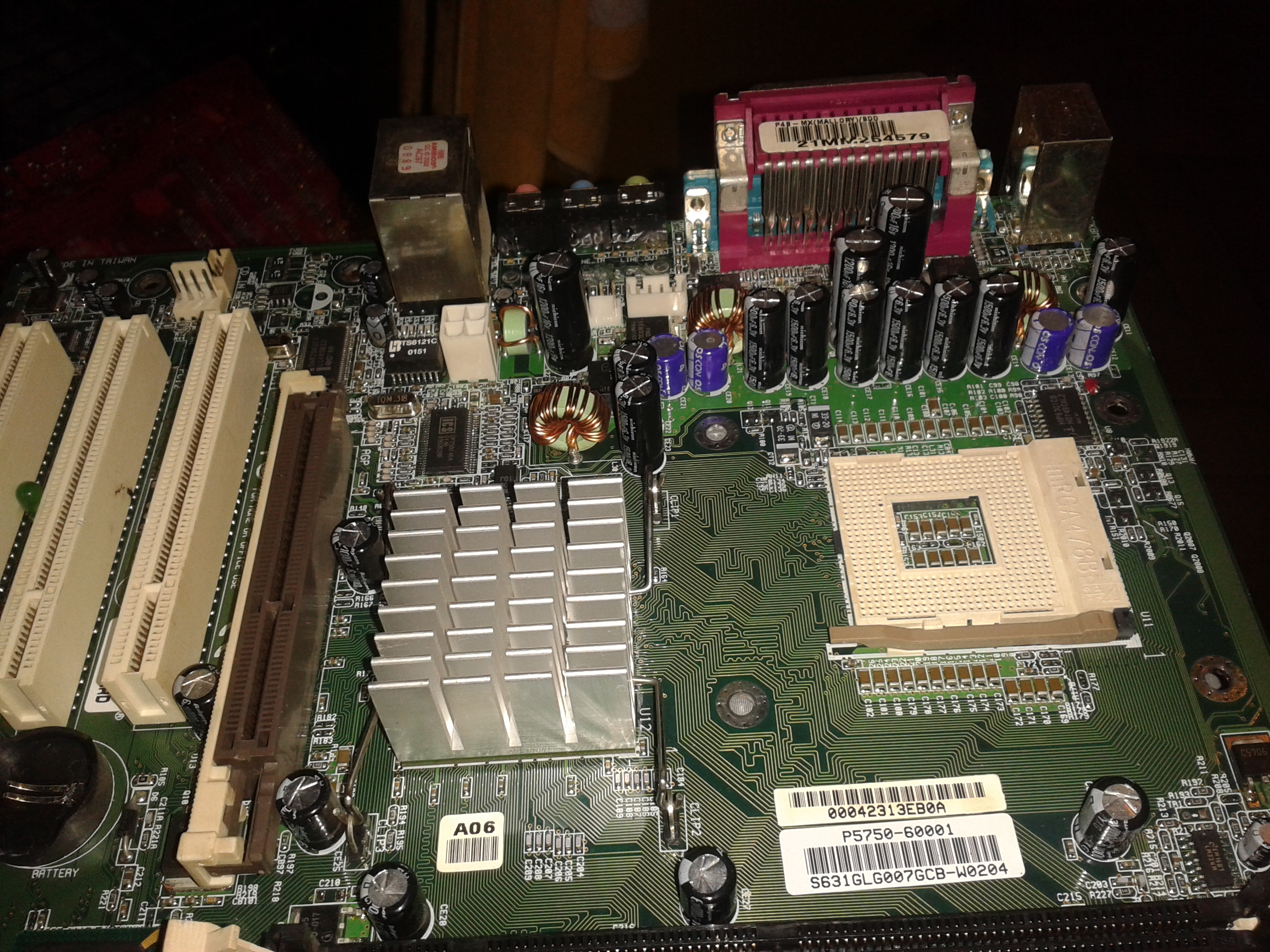 Asus P4B-MB / HP Vectra VL420 - Niestabilna płyta główna.