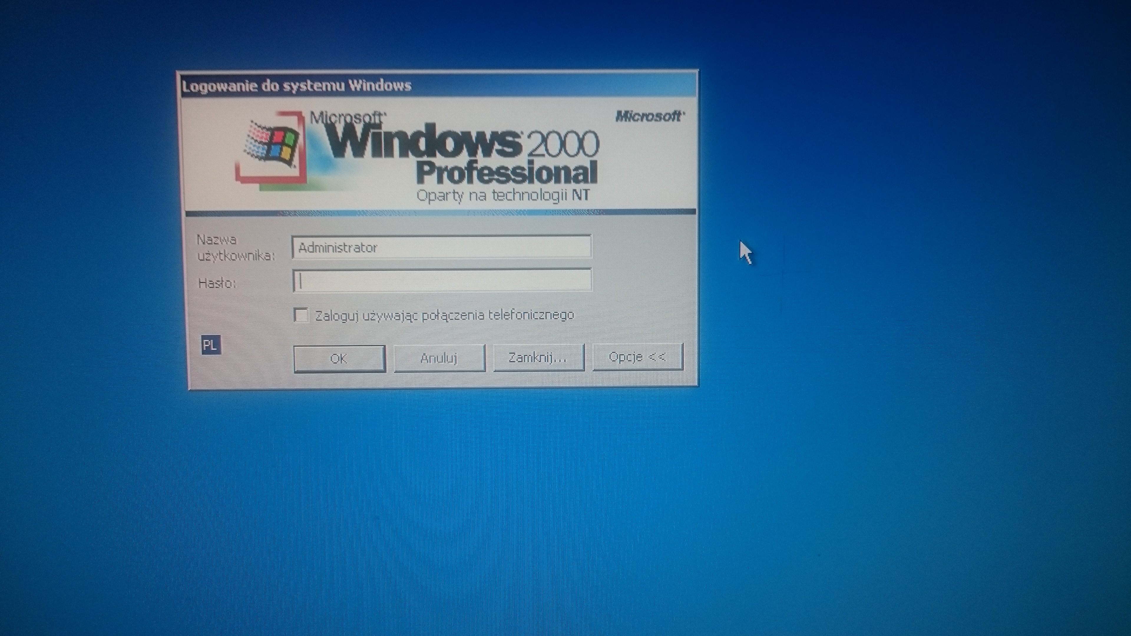 [Rozwiązano] Jak usunąć niechciany ekran logowania w Windows 2000?