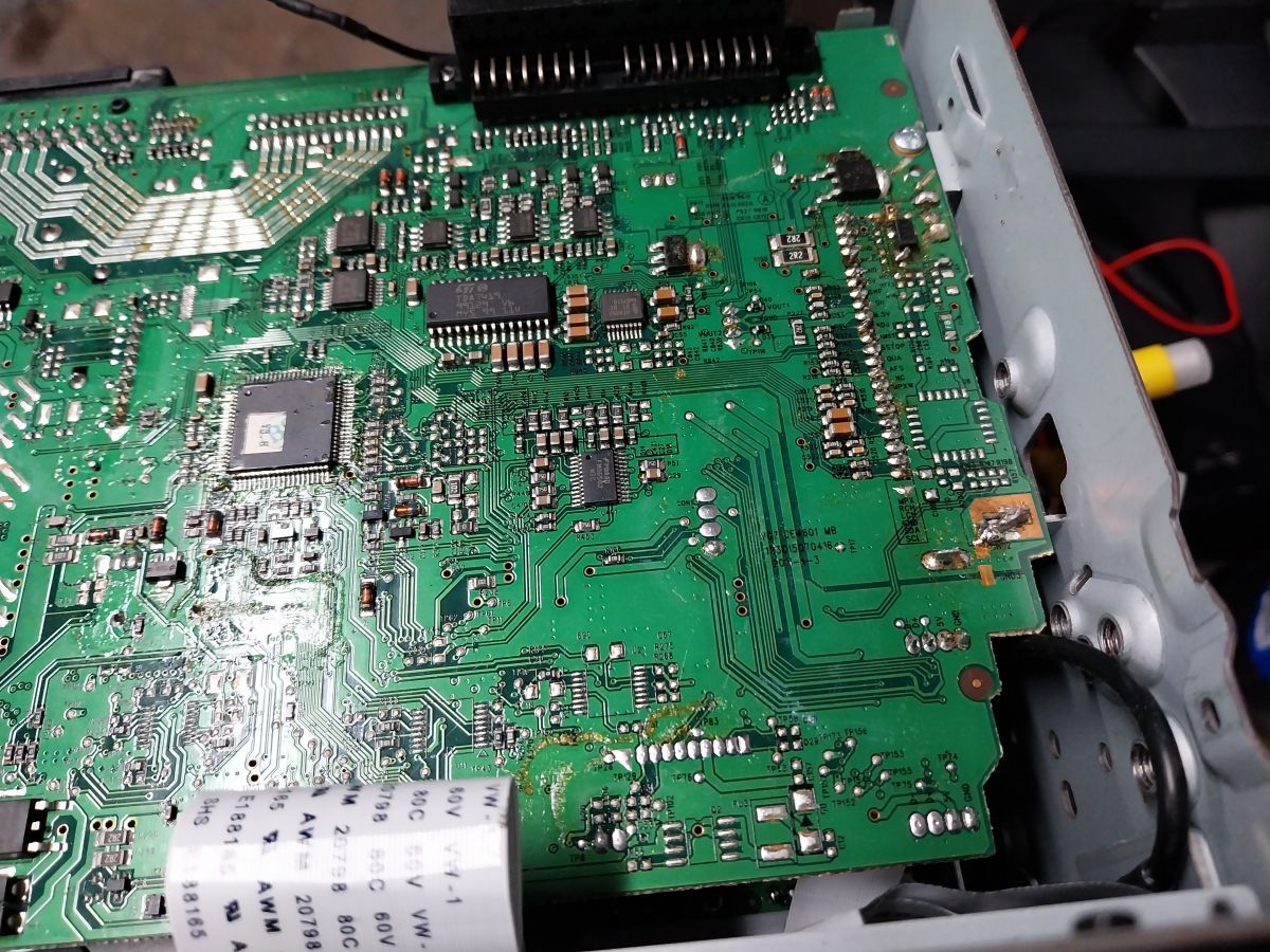 Identyfikacja uszkodzonego elementu w radiu samochodowym 2 din android