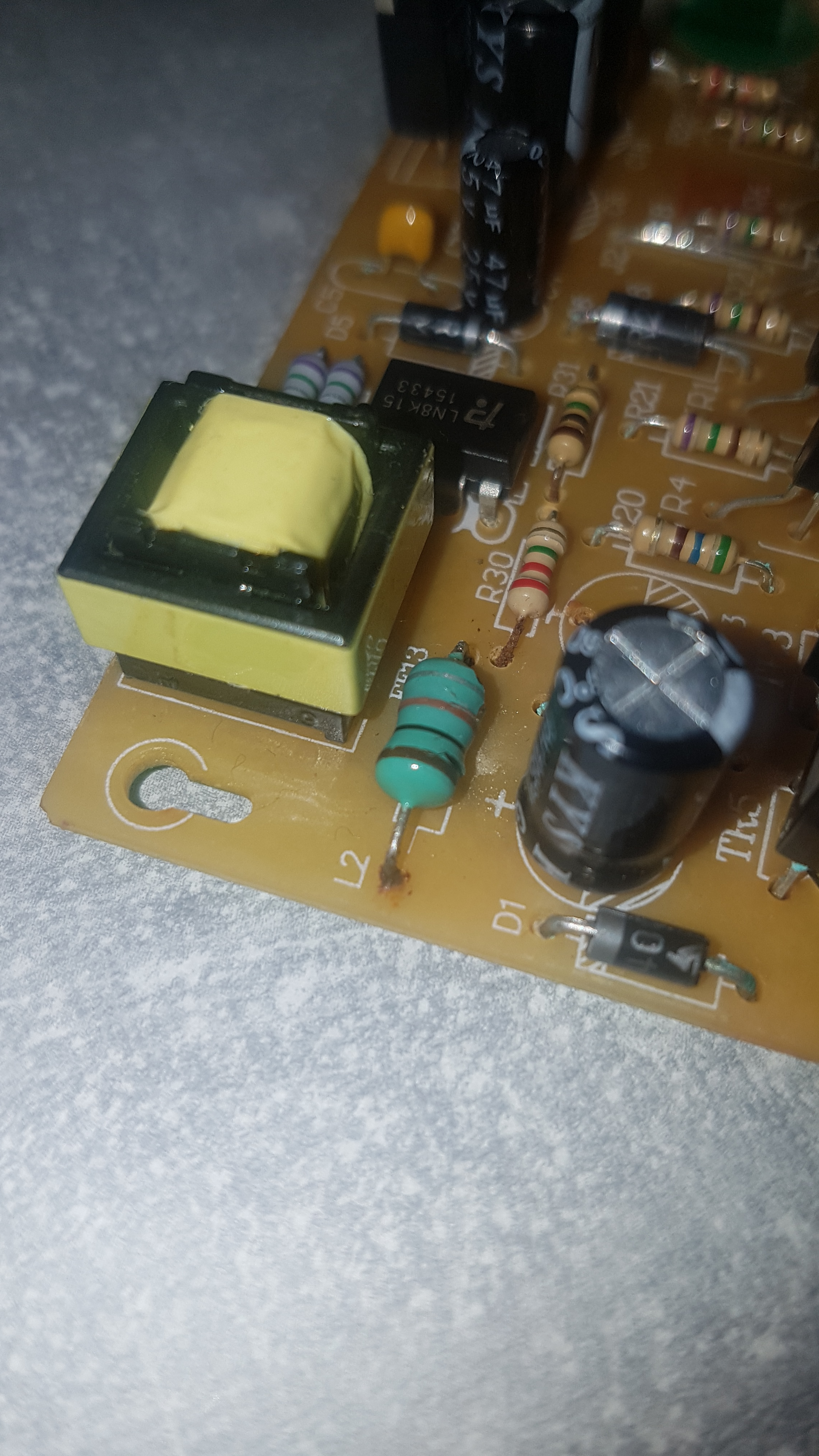 Naprawa zasilacza impulsowego LN8K15 w klimatorze HB-AC1110DWRC ...