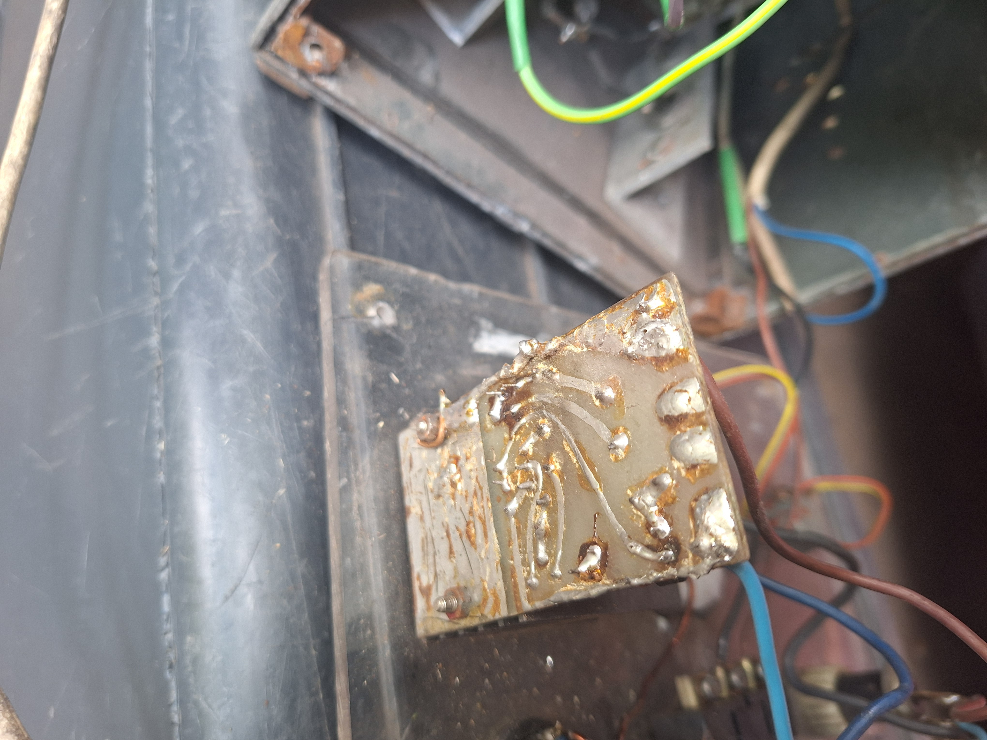 Prostownik - podłączenie transformatora i diod w prostowniku – schemat ...