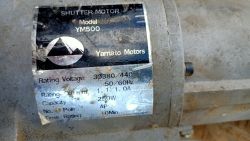 Podłączenie czarnych kabli do sterownika silnika bramy - kwestia neutralu?