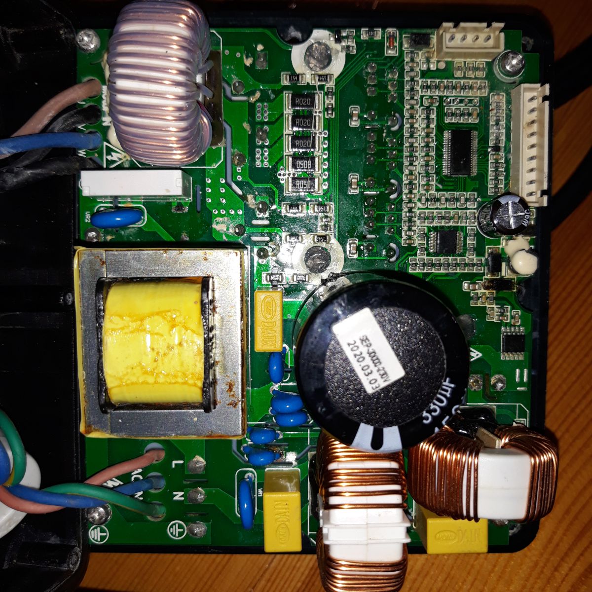 Wnętrze generatora FY6900-60 MHz, czyli rozpoznanie przed modyfikacją - 3