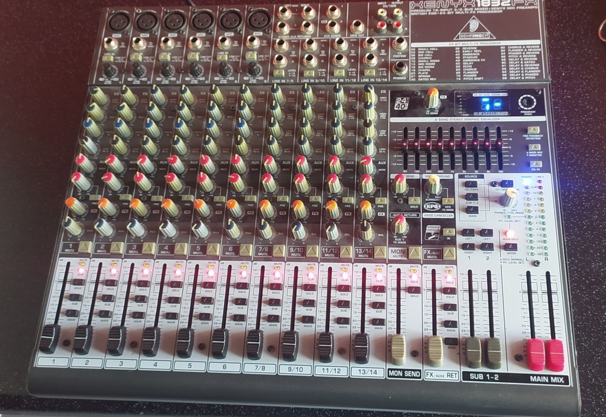 Behringer Xenyx 1832fx - wyswietlacz nie działa właściwie