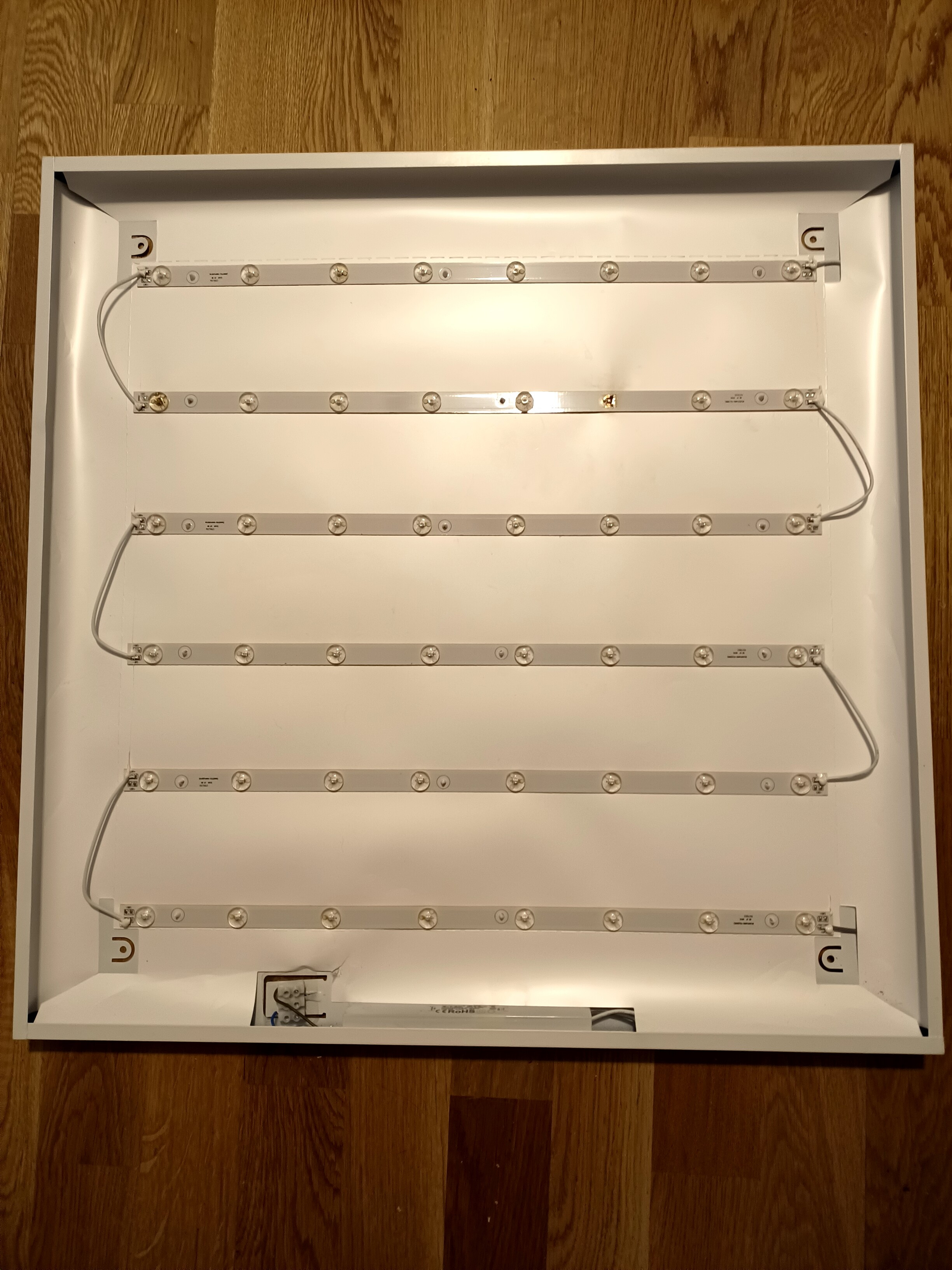 [Rozwiązano] Wymiana przepalonej diody LED w panelu sufitowym 48 diod ...