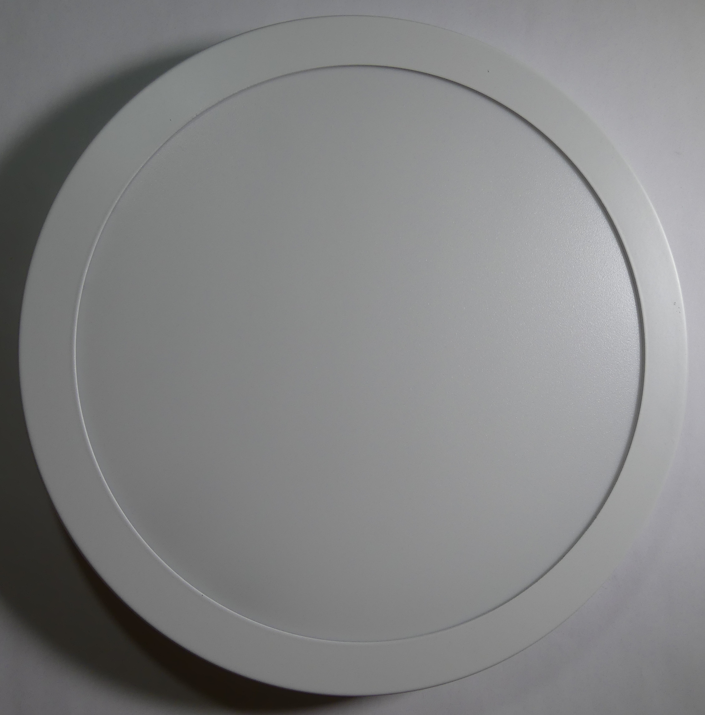 Wnętrze nowego plafonu LED 230V
