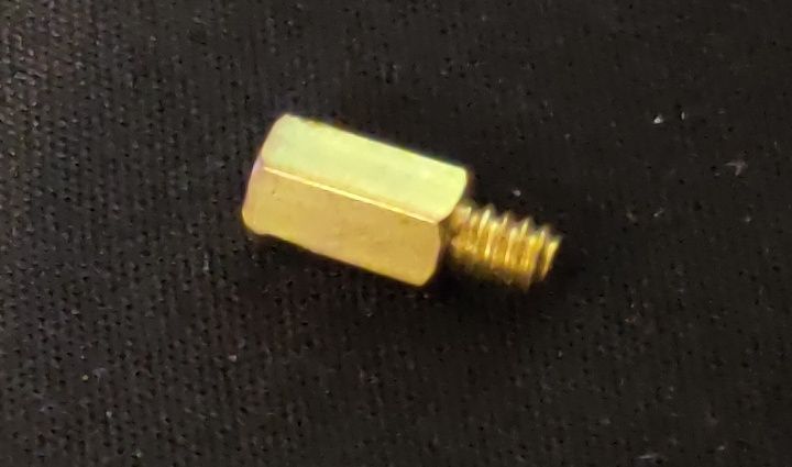 [Kupię] Dystanse do obudowy pod płytę główną 8mm UNC 6-32