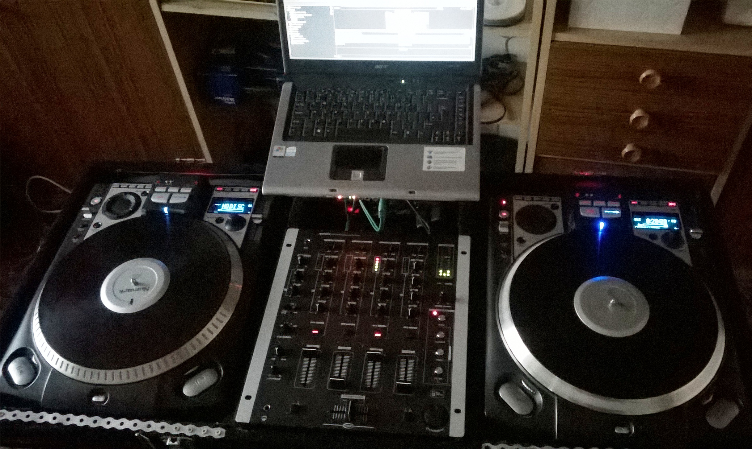 [Sprzedam] Konsola DJ'ska kompletna jak nowa + case