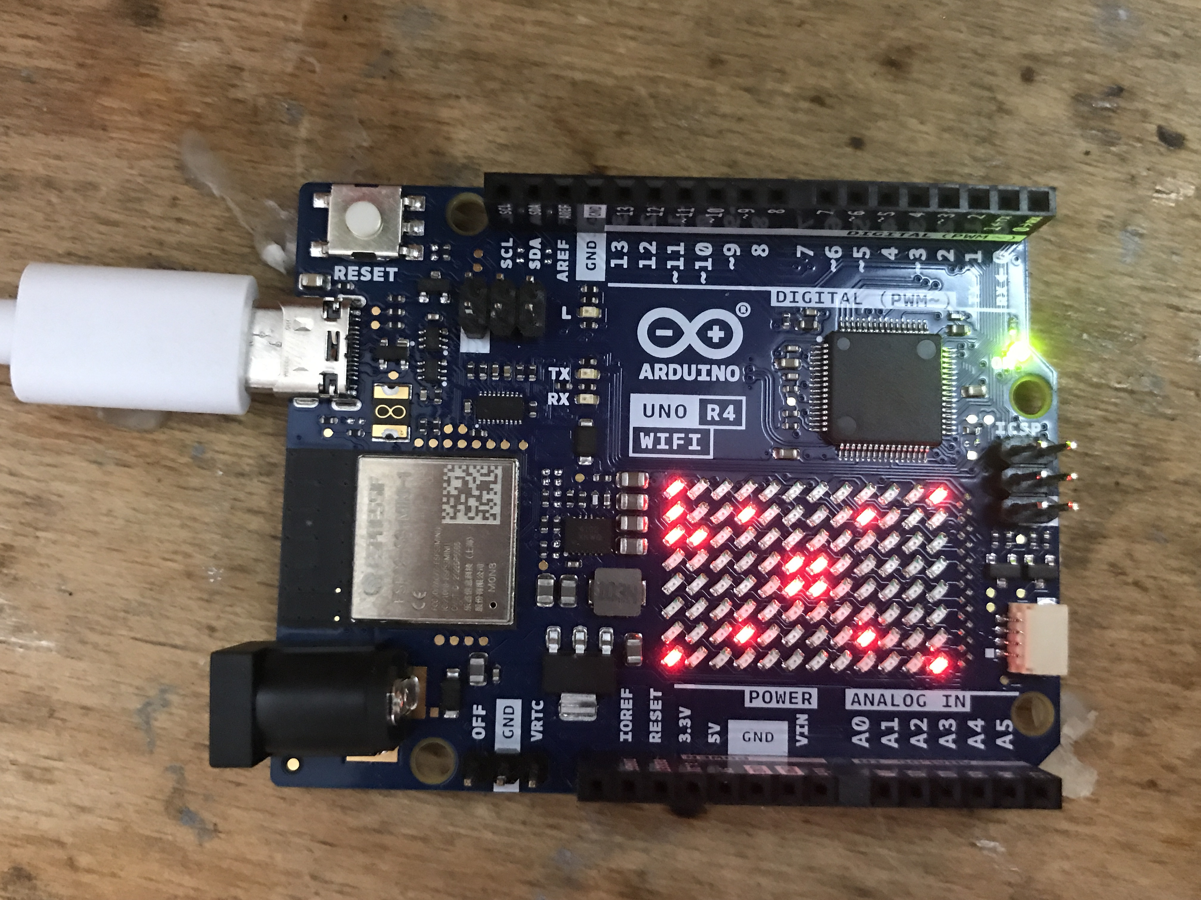 Arduino R4 WiFi - how to display text on matrix display? DIY LedMatrix Font