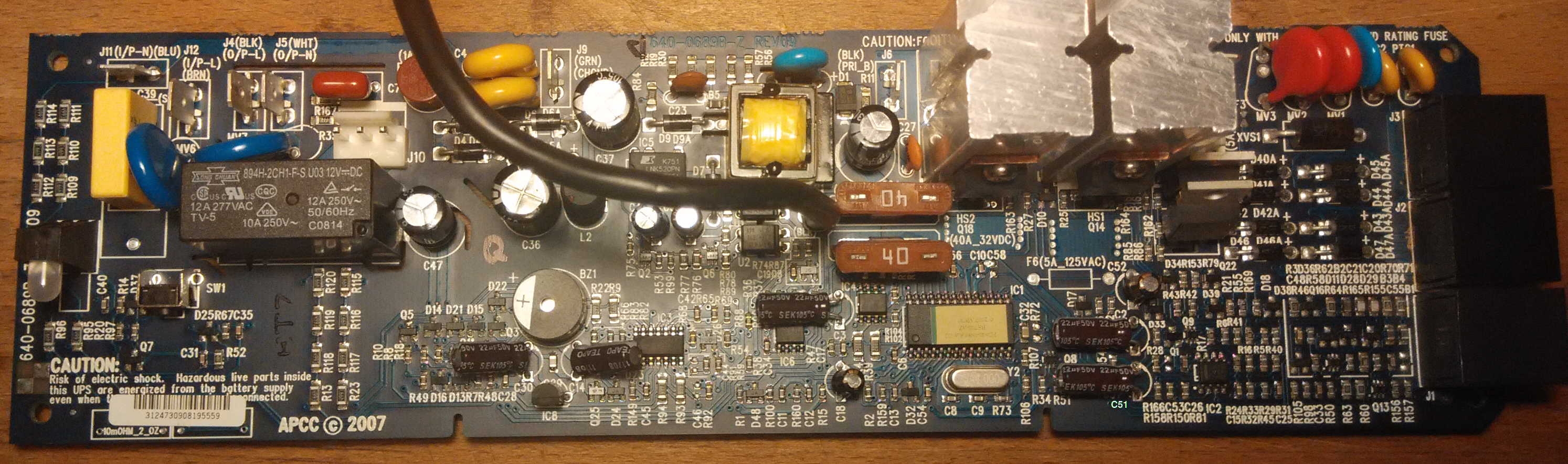 UPS APC Back-UPS ES700 - Brzęczy po wymianie akumulatora, napięcie 7,5V