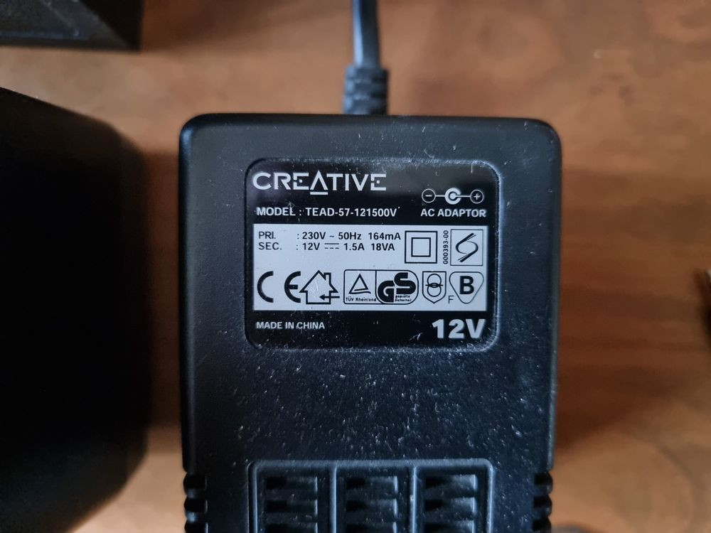 Zastosowanie zasilaczy do starych głośników Creative SW320 w garażu