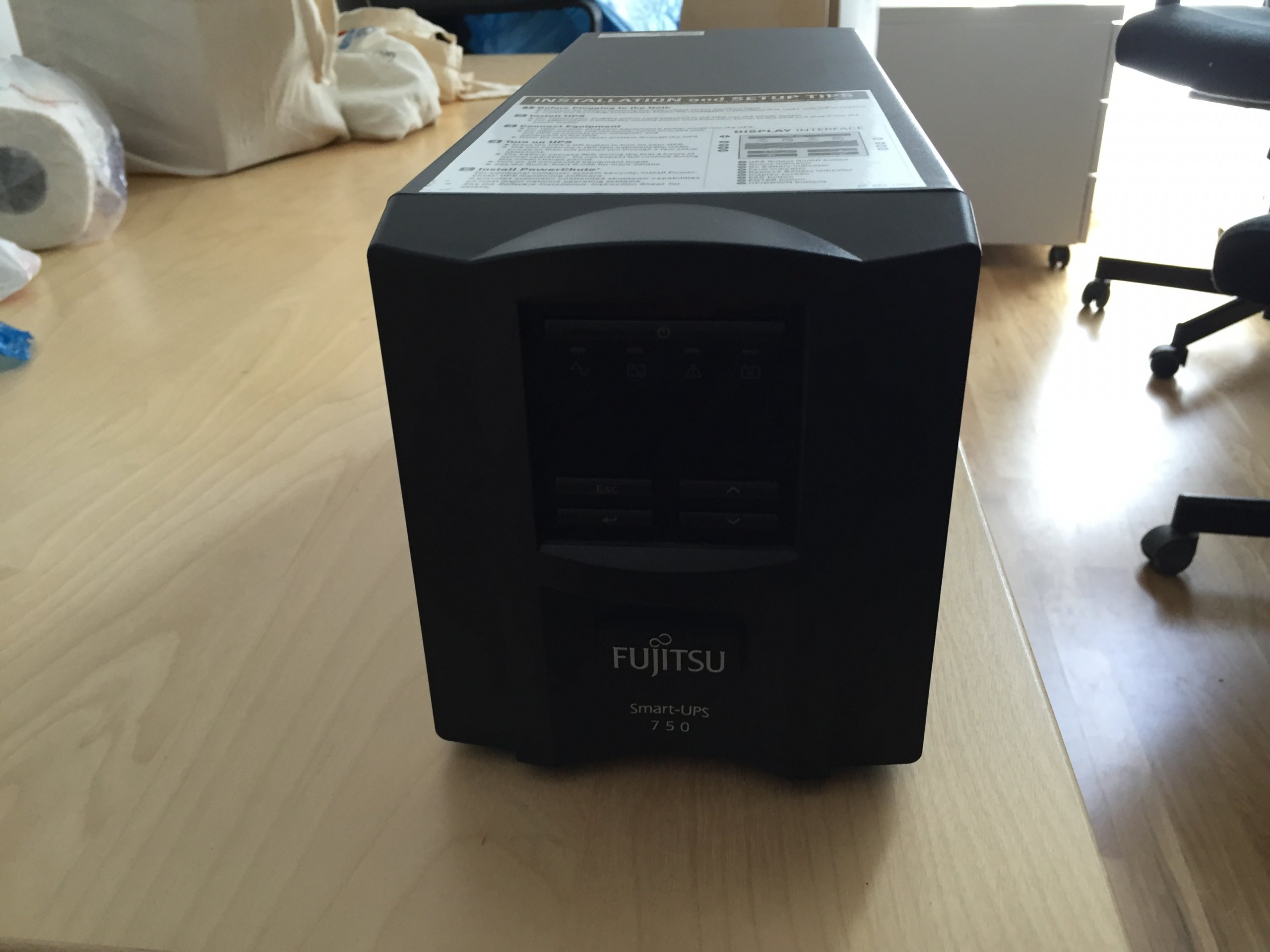 [Sprzedam] Sprzedam w pełni sprawny UPS - FUJITSU SmartUPS 750