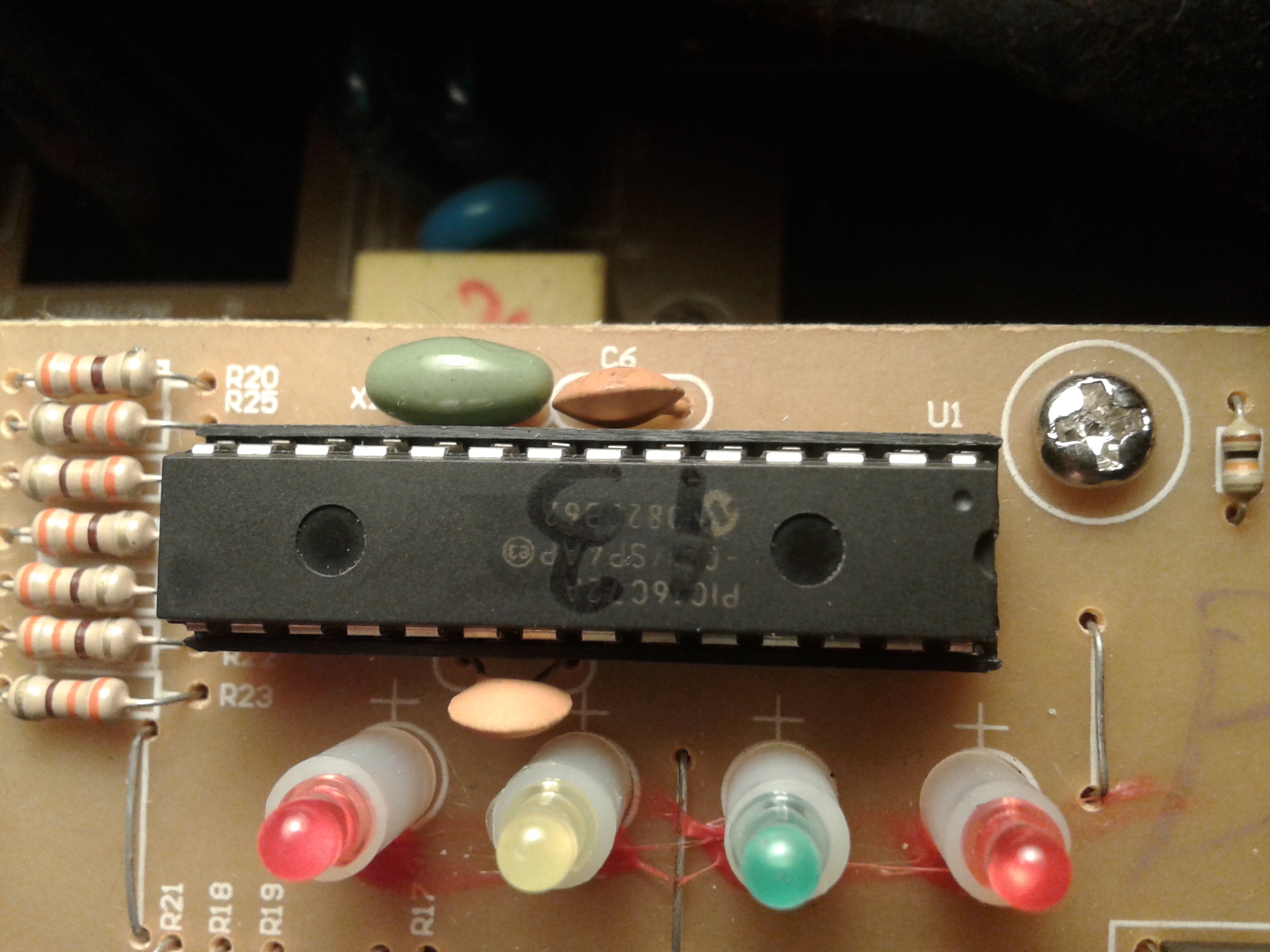 Masażer EH-168B - Uszkodzony mikro kontroler PIC16C72/041SP