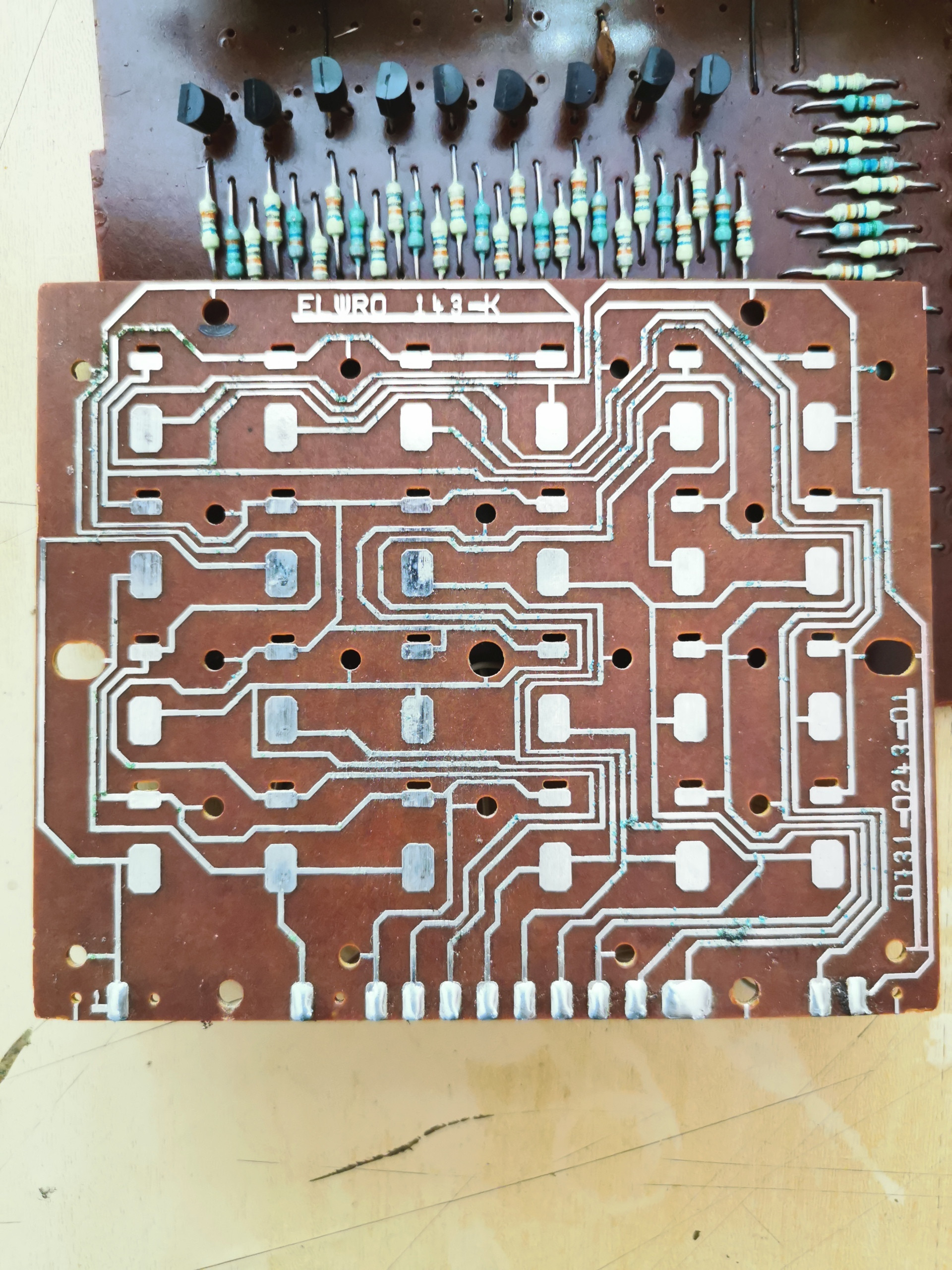 Kalkulator elektroniczny Elwro 144 od środka - elektroda.pl