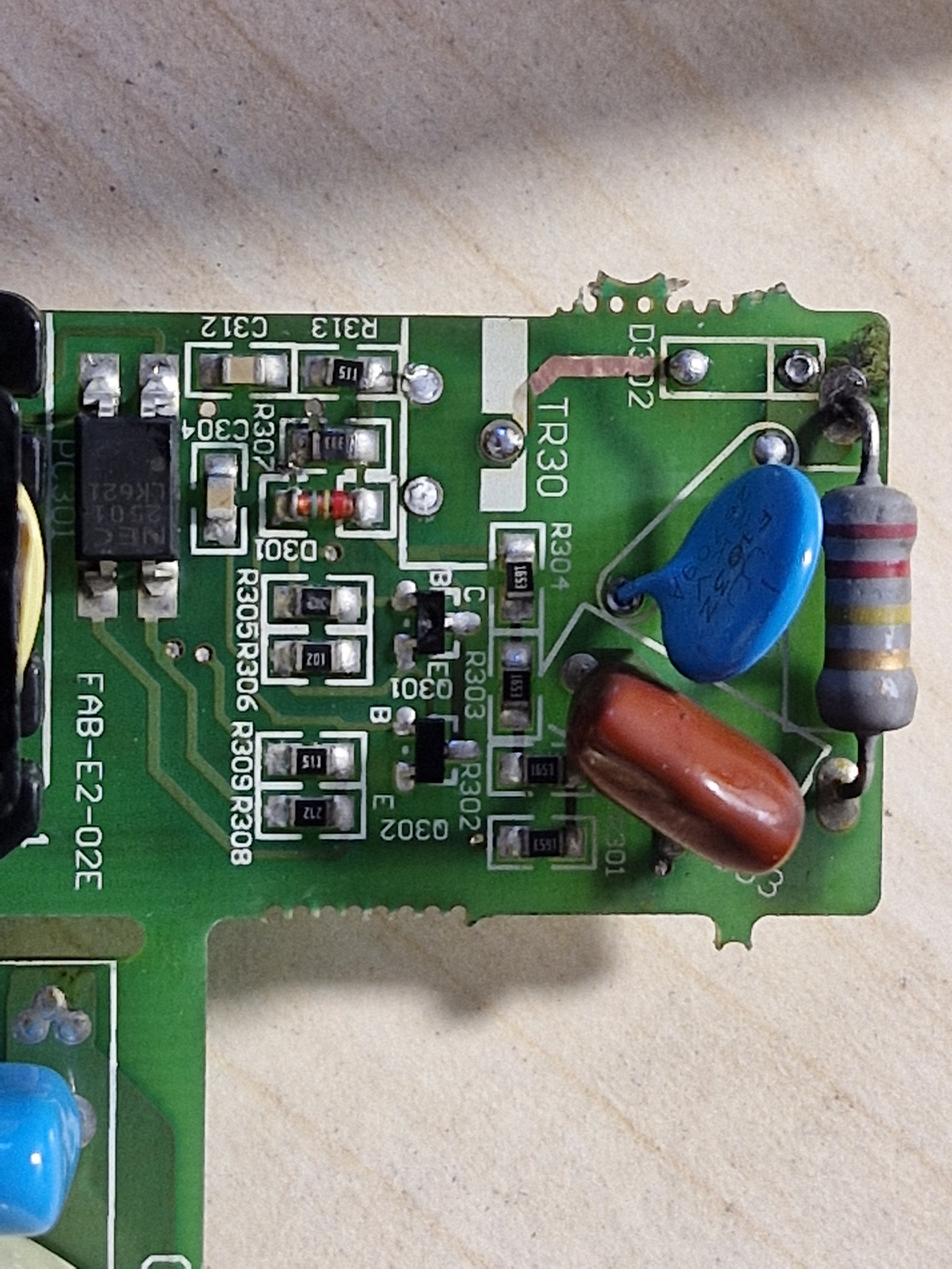 Identyfikacja diody D301 w falowniku BONIGIOI - czy to dioda Zenera?