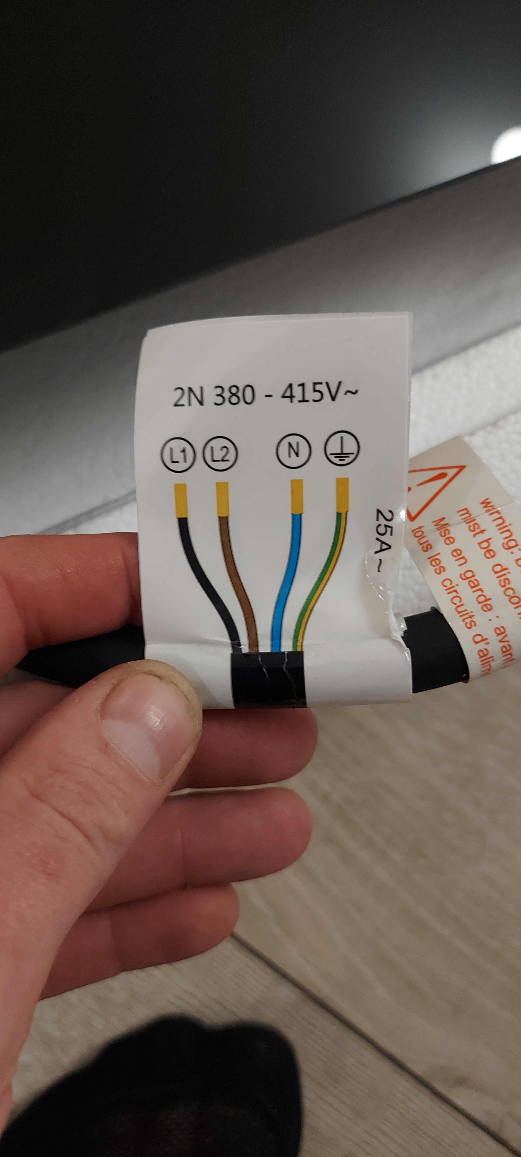 [Rozwiązano] Jak podłączyć nową indukcję 3-fazową: L1 czarny, L2 brązowy, N, PE?