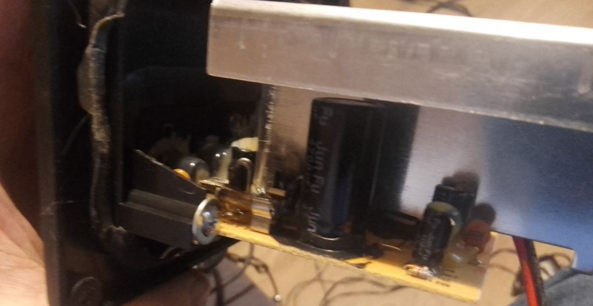 [Rozwiązano] Creative T3030 - przerywa dźwięk przy większej głośności