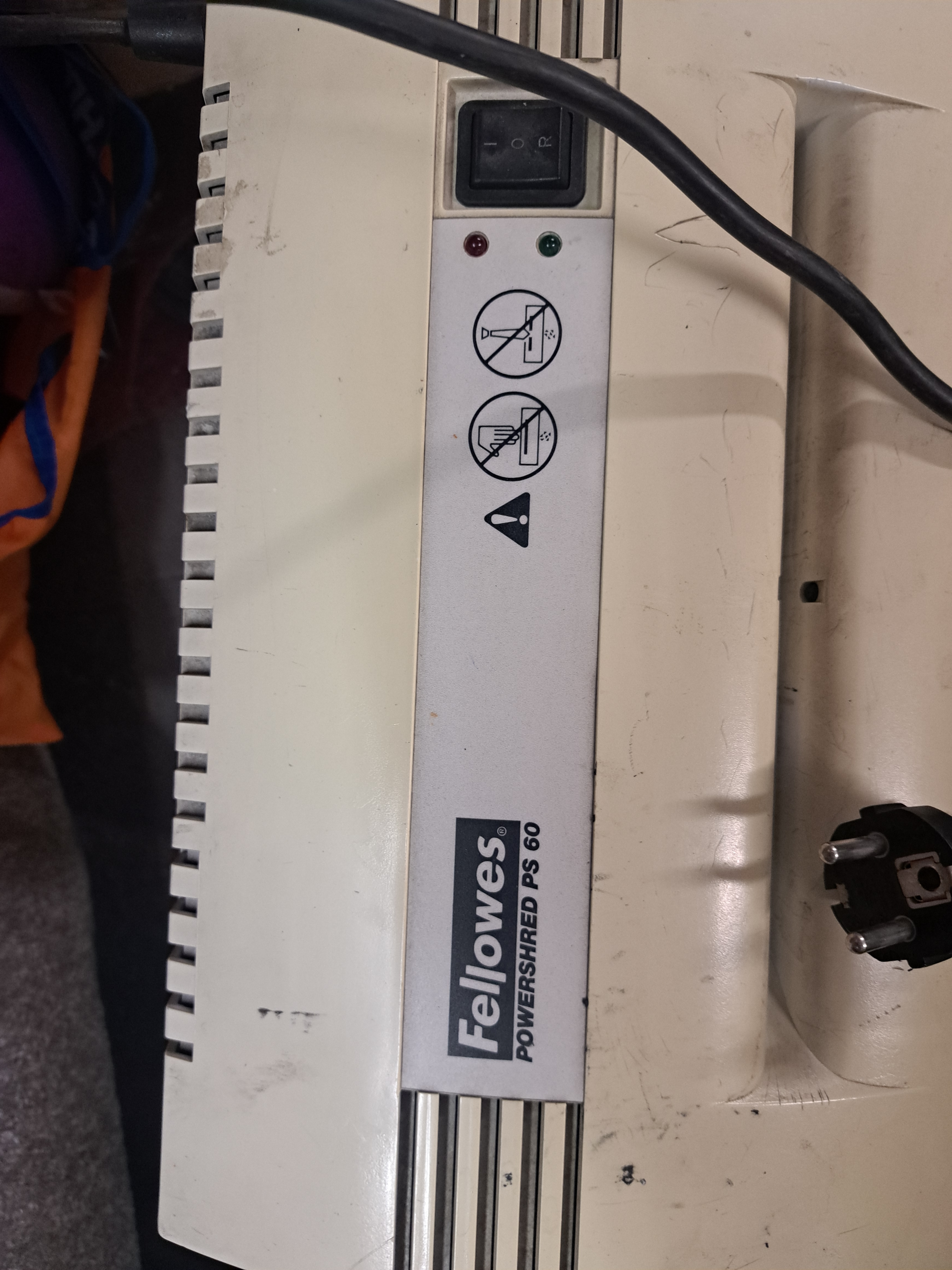 [Rozwiązano] Fellowes Powershred PS 60 - nie świecą diody, działa tylko ...