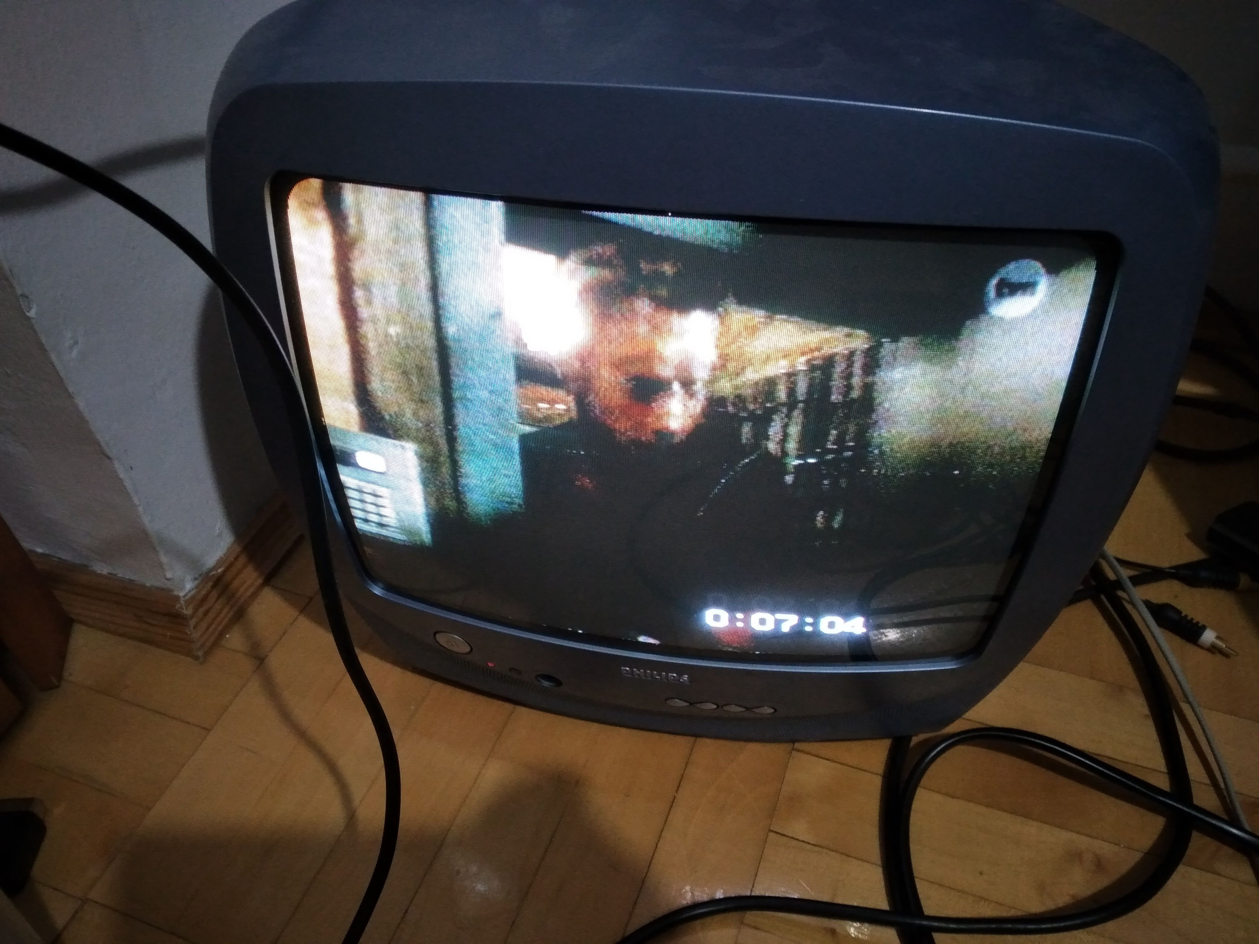 Dlaczego obraz w magnetowidzie PHILIPS VR 200 znika?