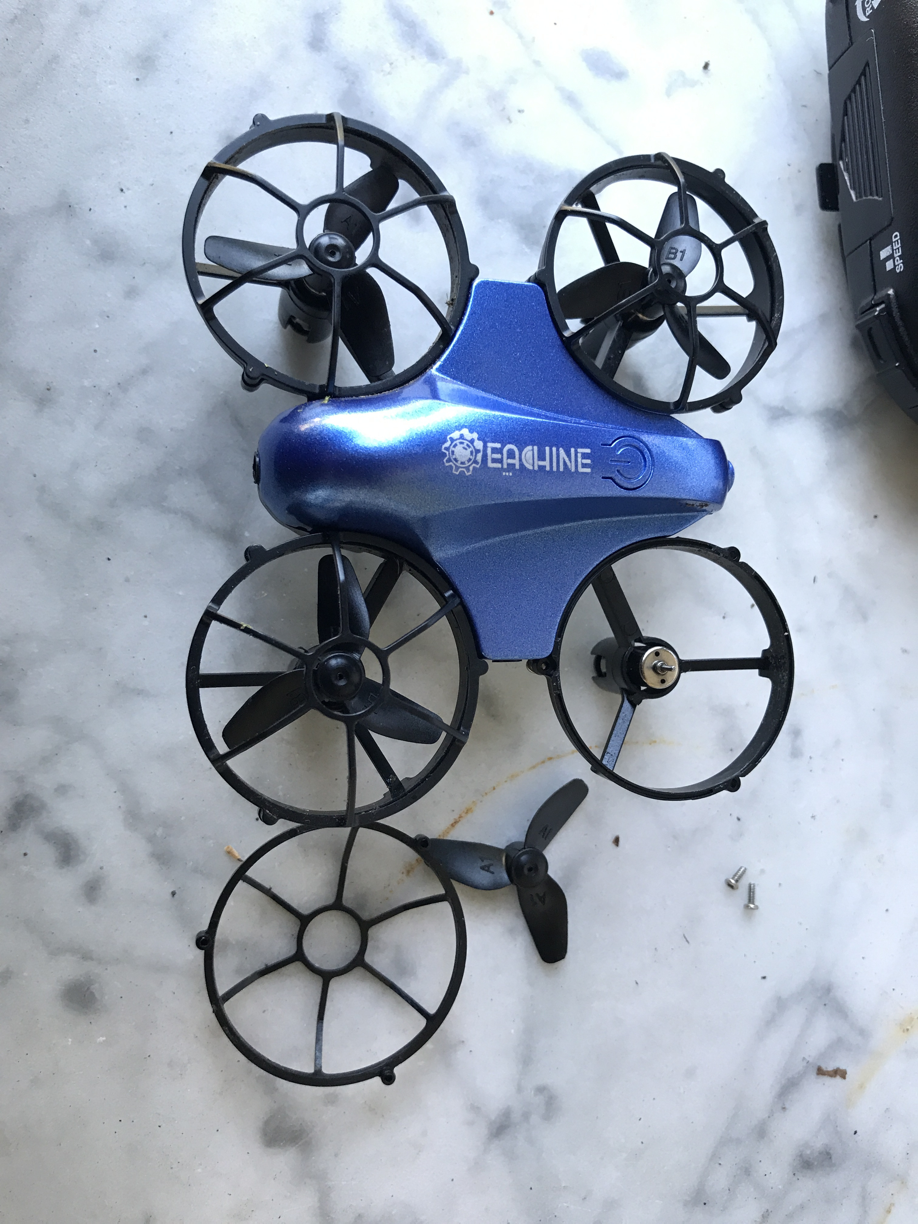 Dron za stówę z Chin? Czy się do czegoś nadaje? Eachine E008 Mini