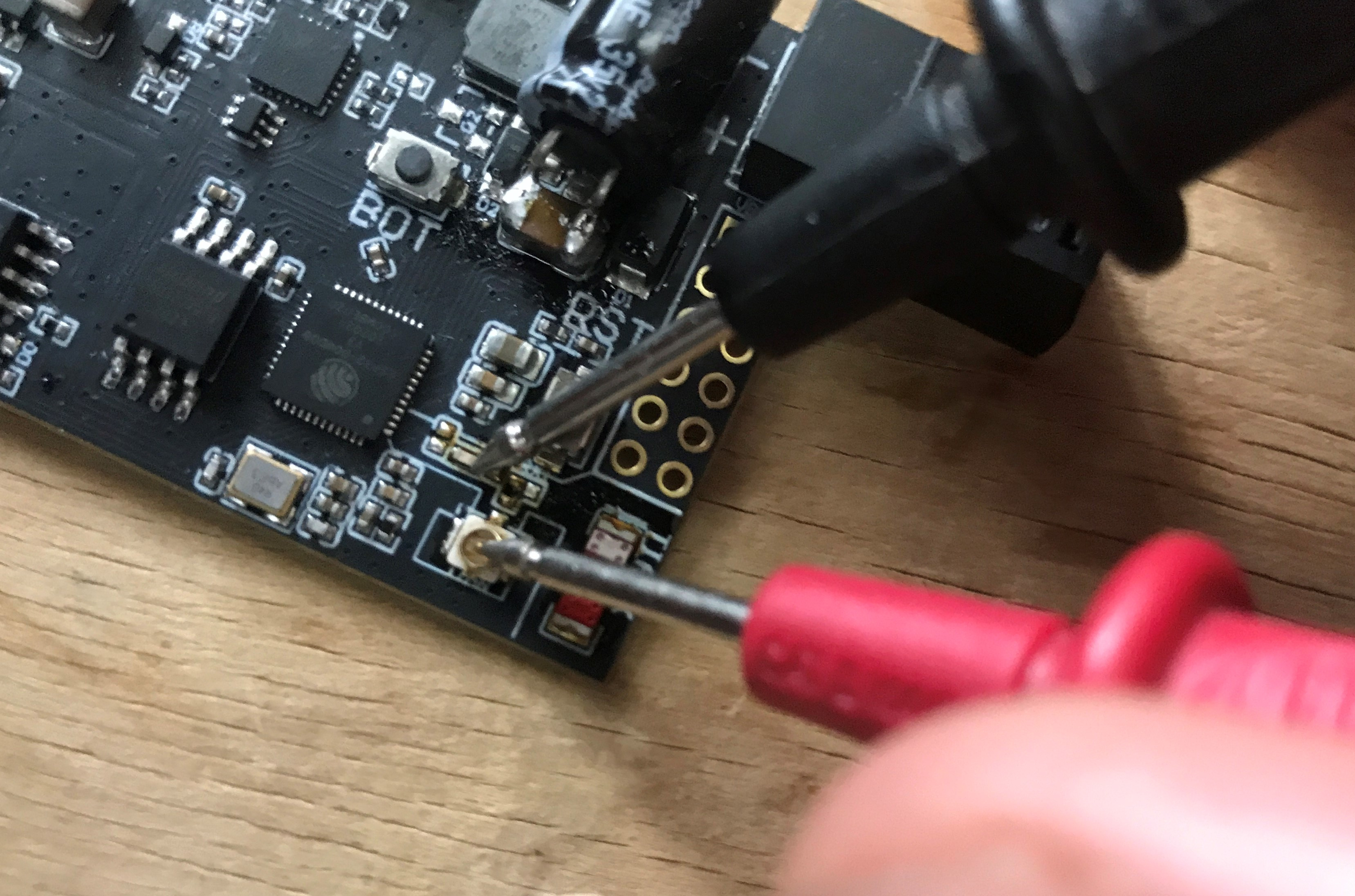 How to connect an external antenna to the ESP32? IPEX connector and jumpers - better WiFi coverage